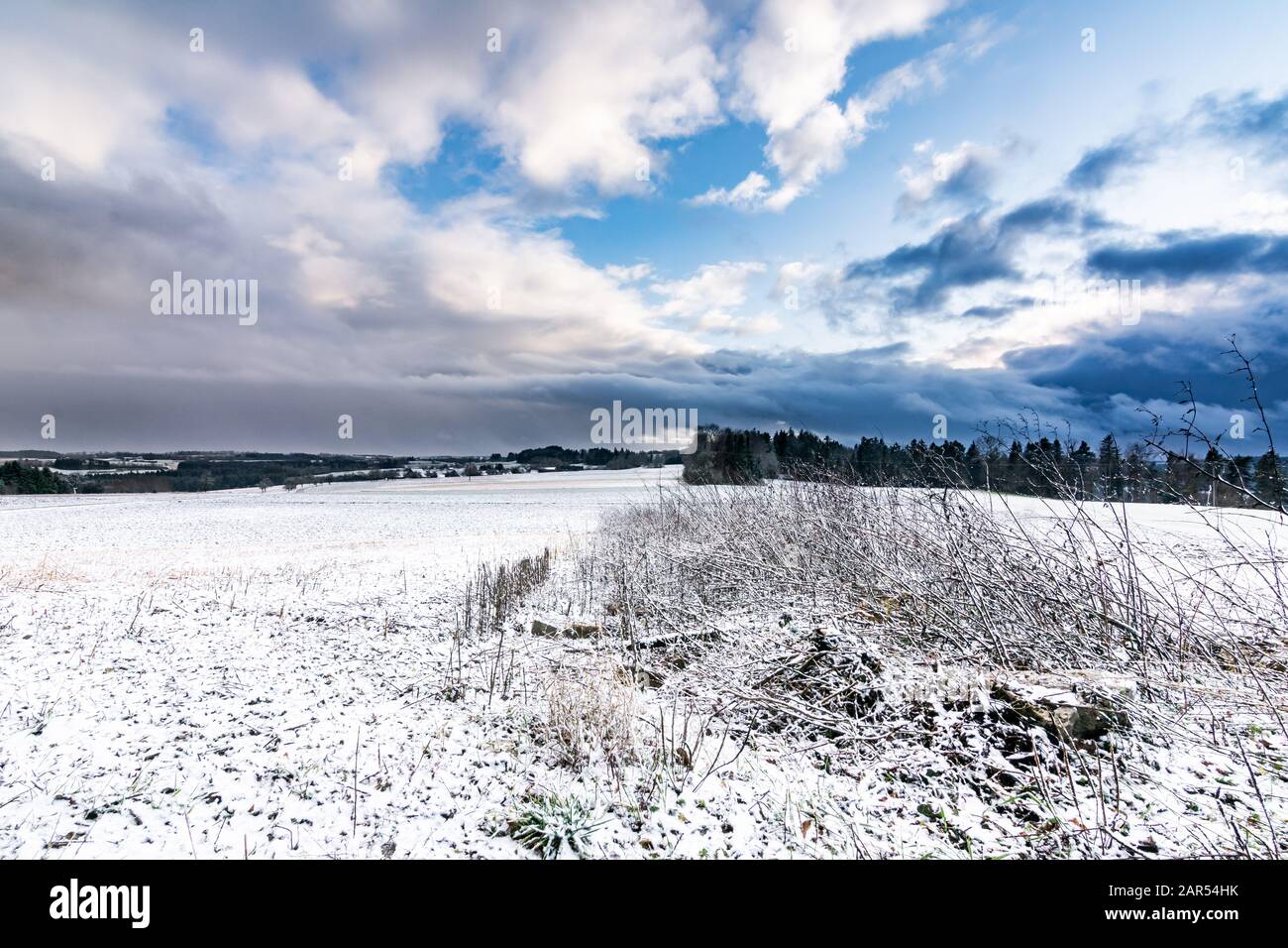 Dark blue snow landscape sky hi-res stock photography and images - Alamy