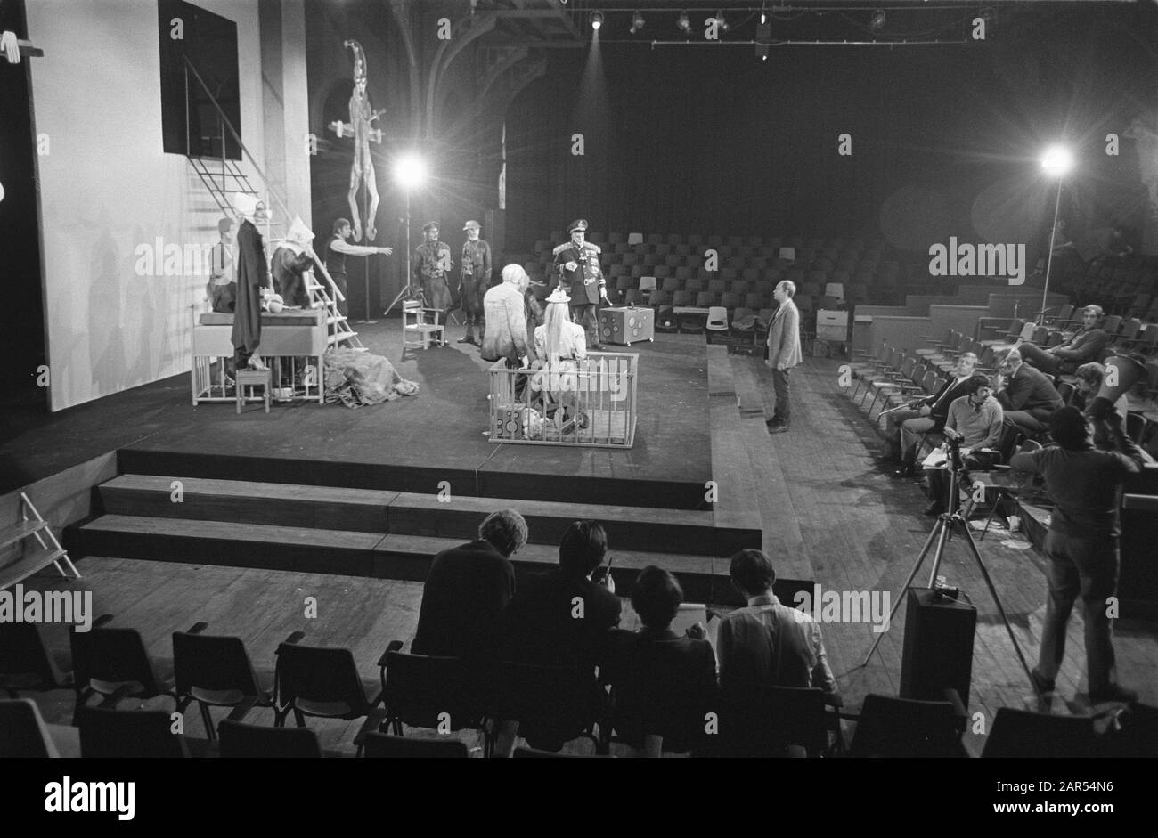 Numbers 17 18 interior theater hi-res stock photography and images - Alamy