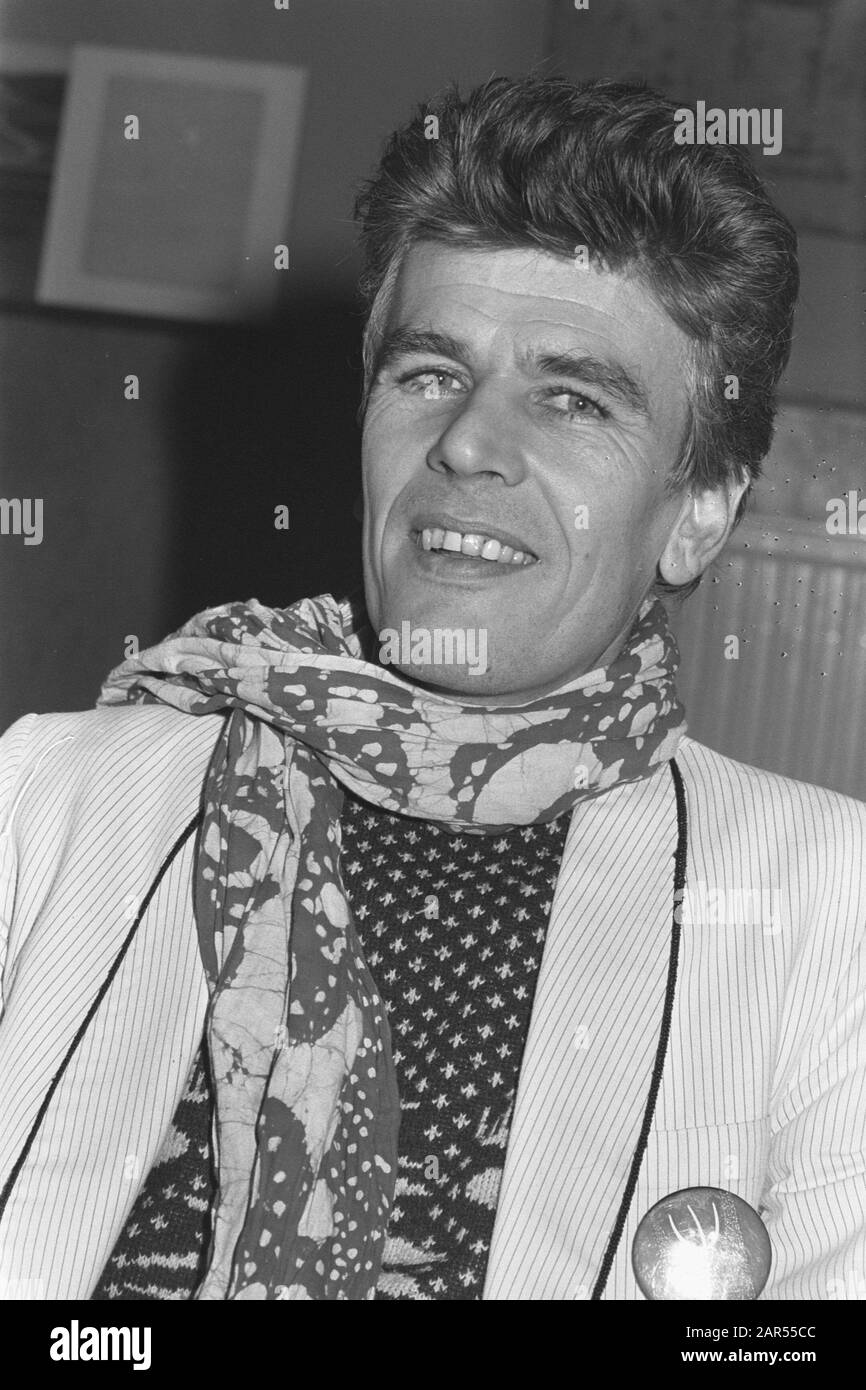 Hans Plomp, poet Date: January 7, 1987 Keywords: poets, portraits ...