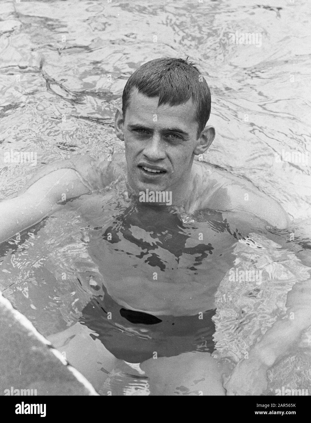 Dutch Swimming Championships. Henri van Osch became champion in the ...