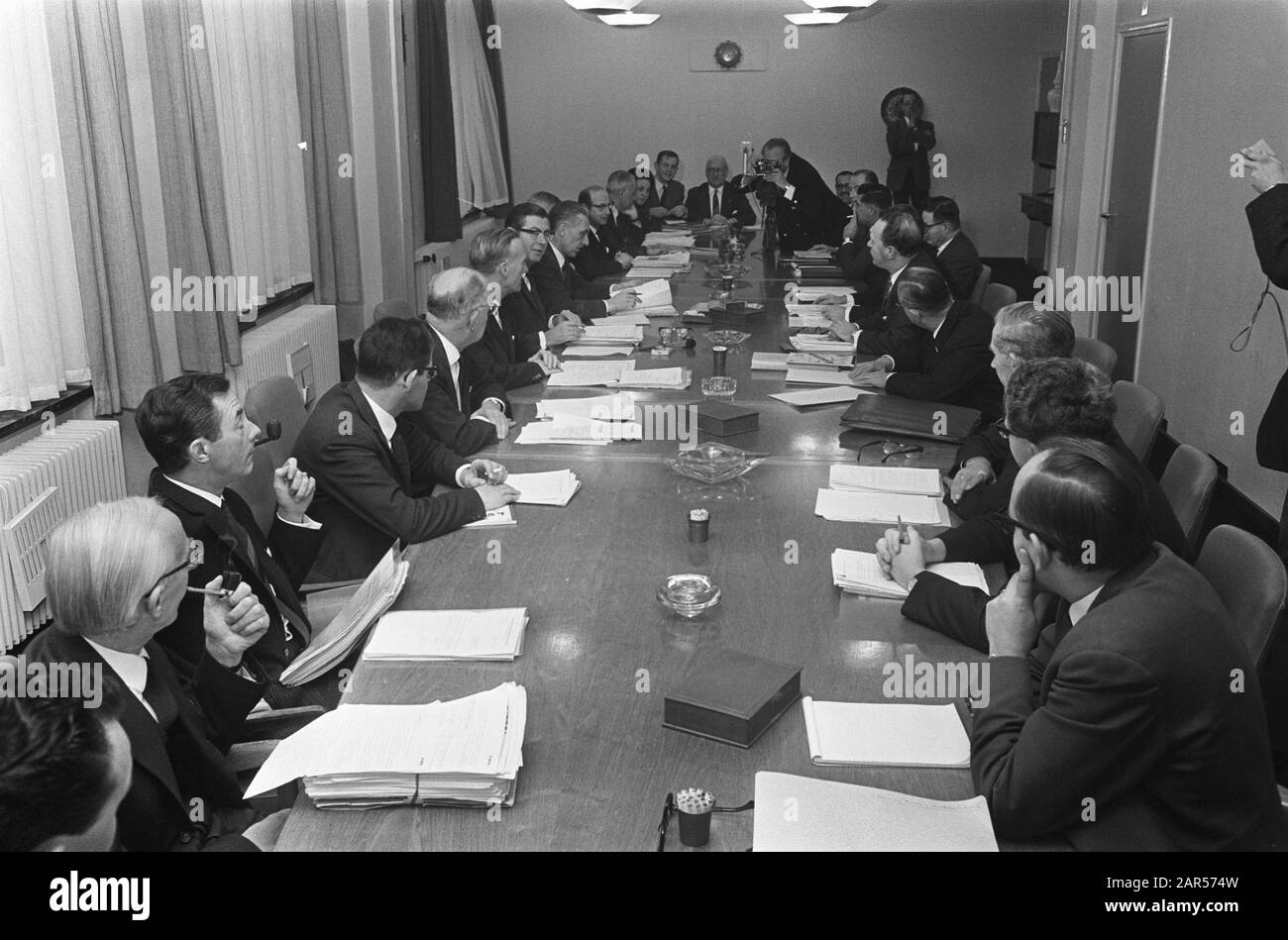 Production meetings hi-res stock photography and images - Alamy