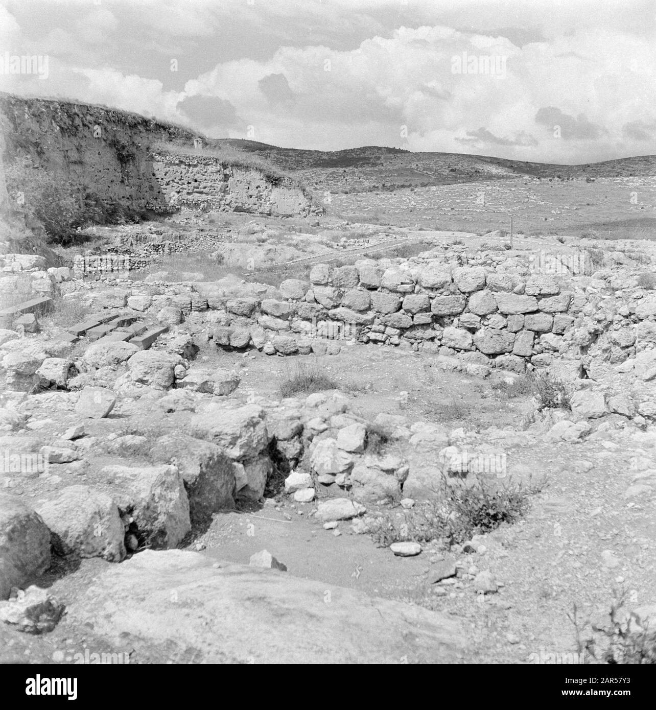 Archaeological ruins stone walls Black and White Stock Photos & Images ...