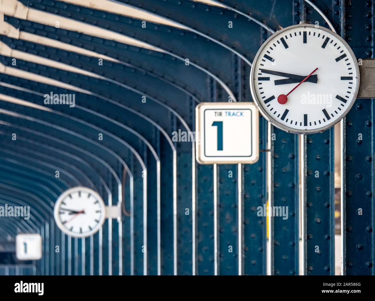 Be on time hi-res stock photography and images - Alamy