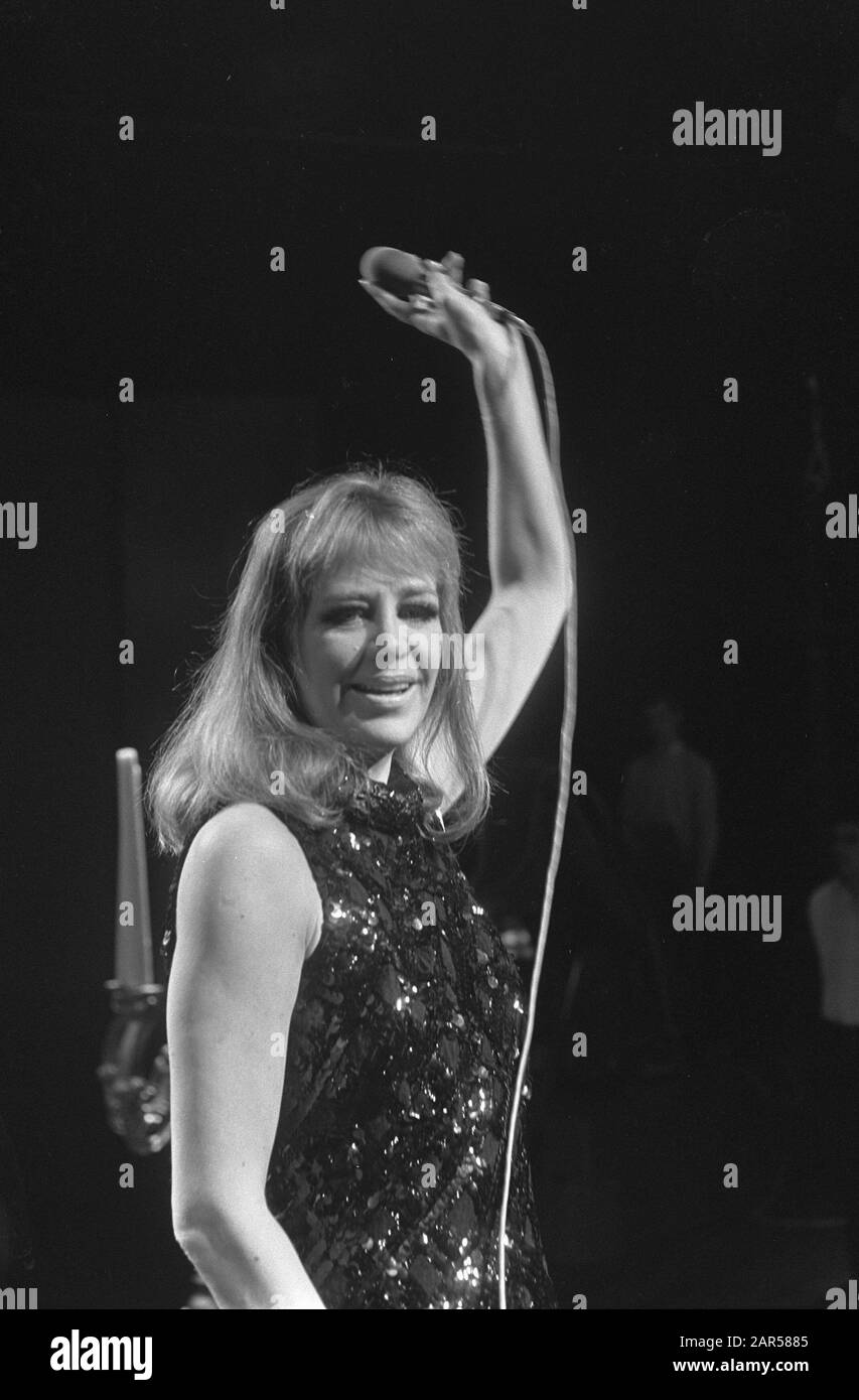 Hildegard Knef during TV recording Date: March 14, 1969 Keywords: TV ...