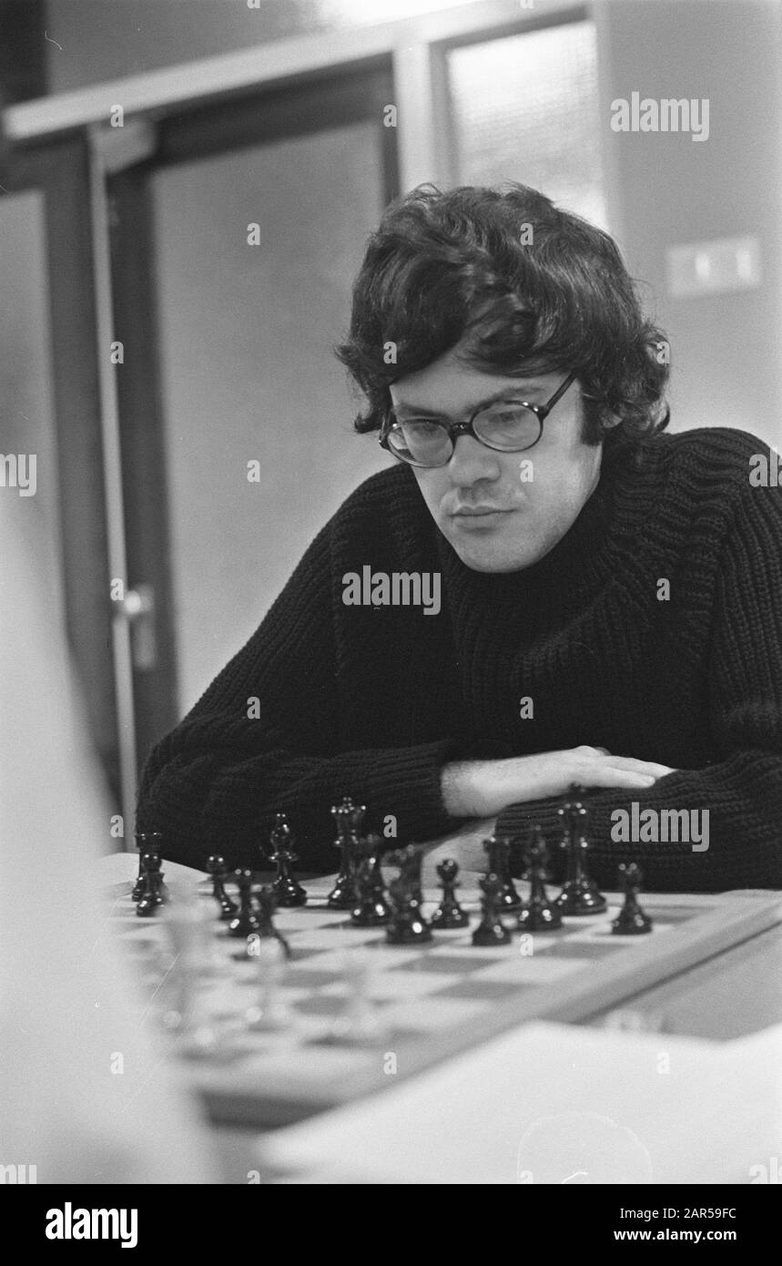 1960s chess player hi-res stock photography and images - Alamy