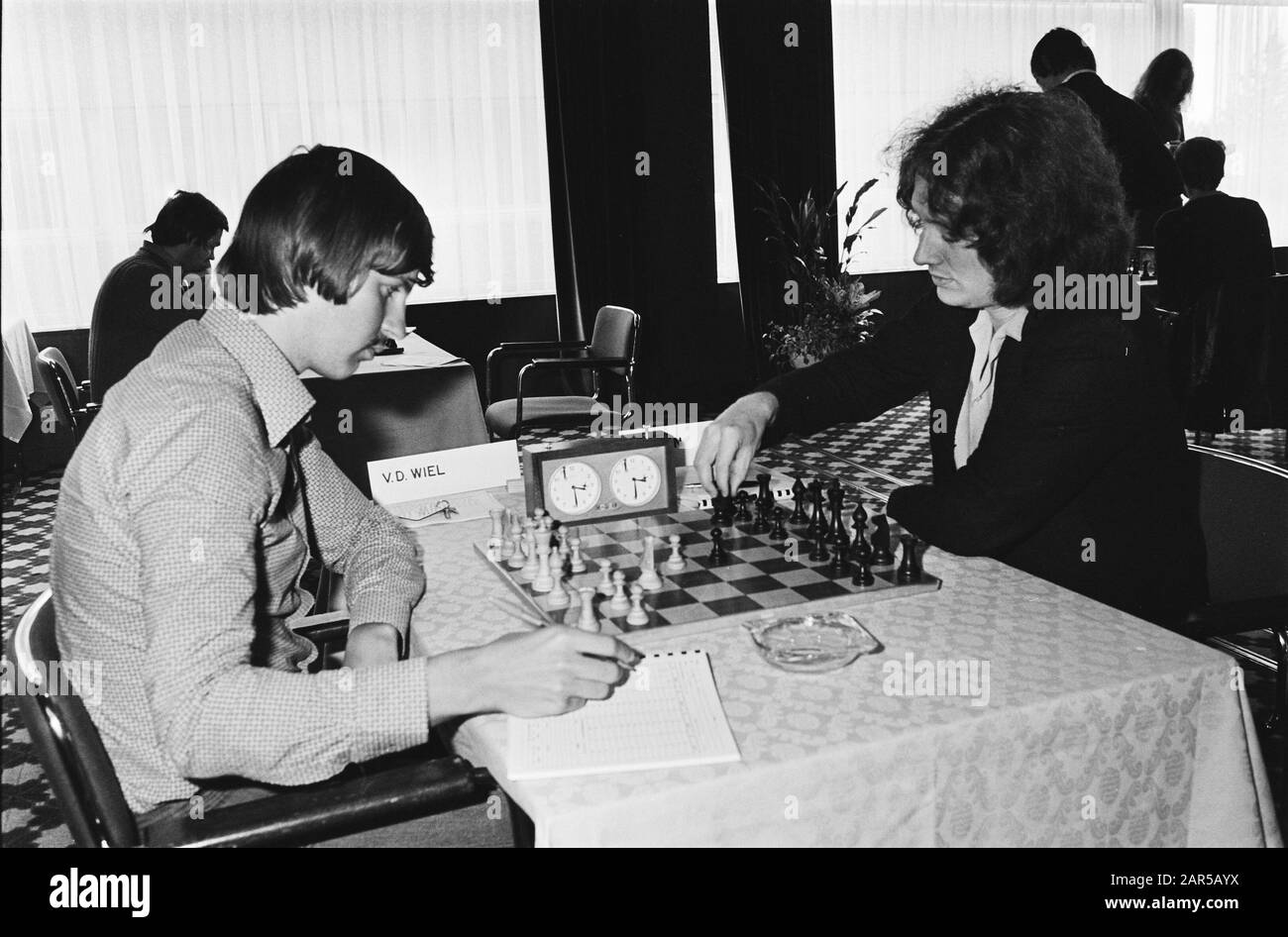 IBM chess tournament; Jan Timman vs. Wheel (left) Date: July 3, 1980 ...