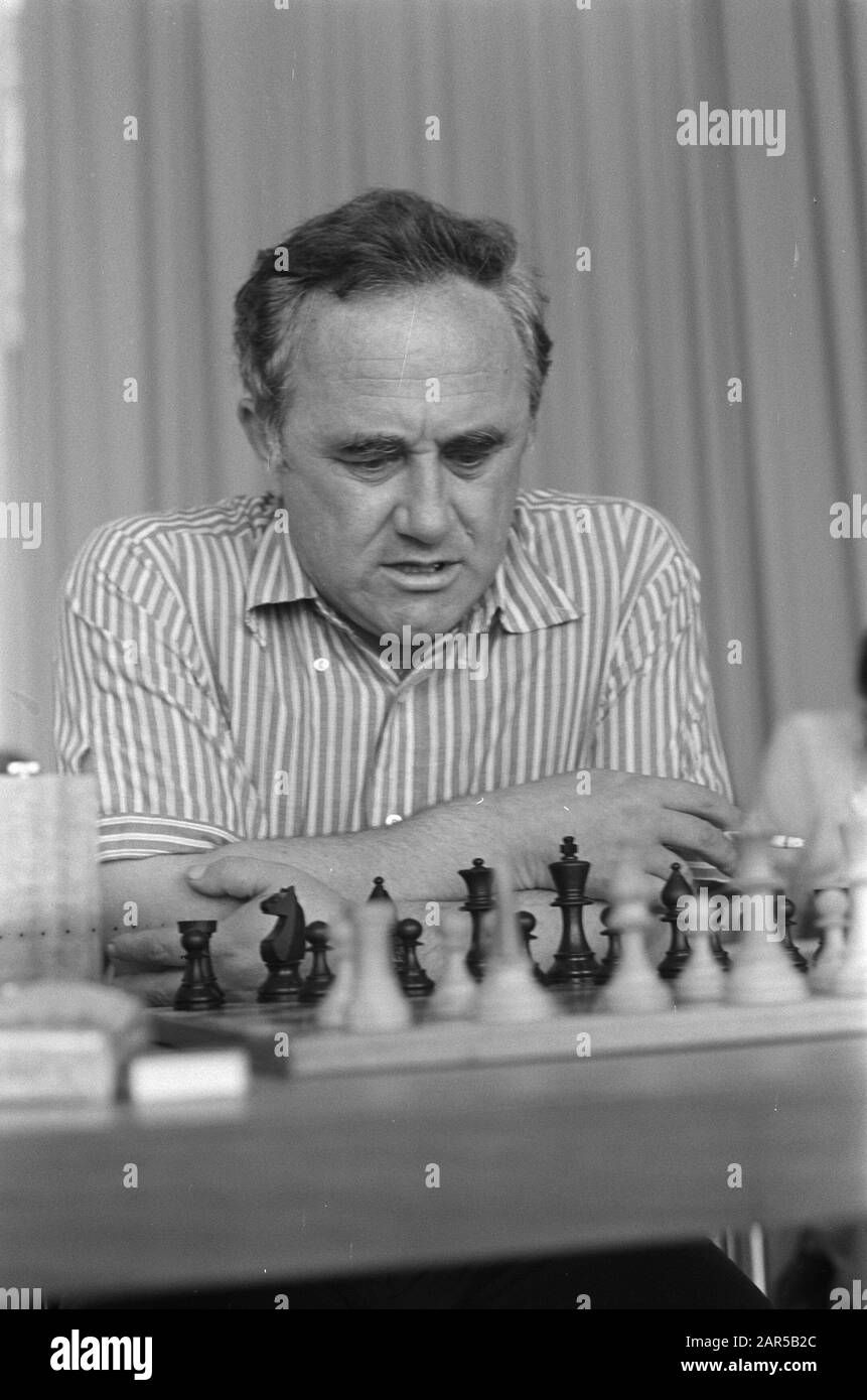 6 ree standing hi-res stock photography and images - Alamy