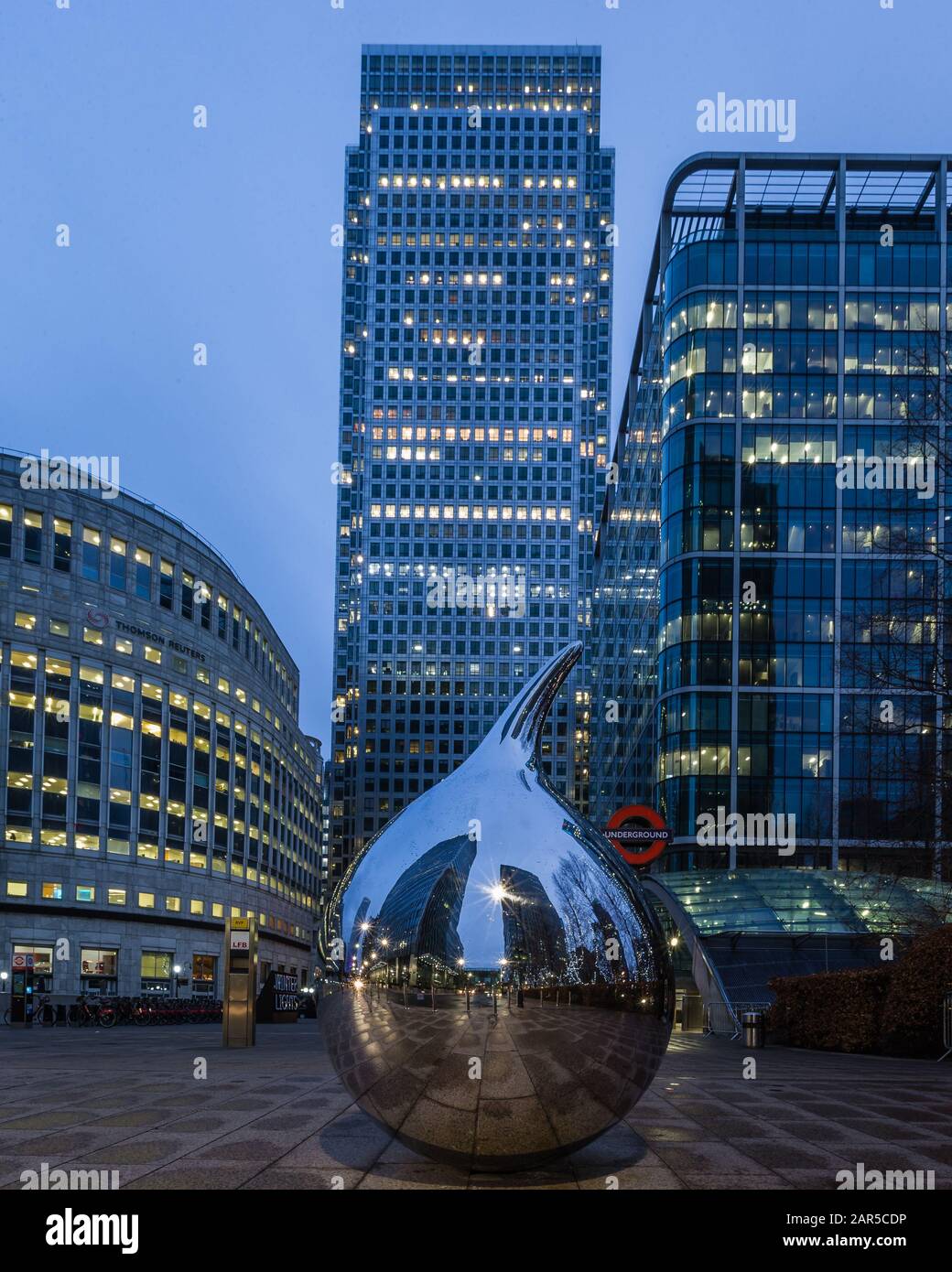 Mirror london underground station hi-res stock photography and images ...