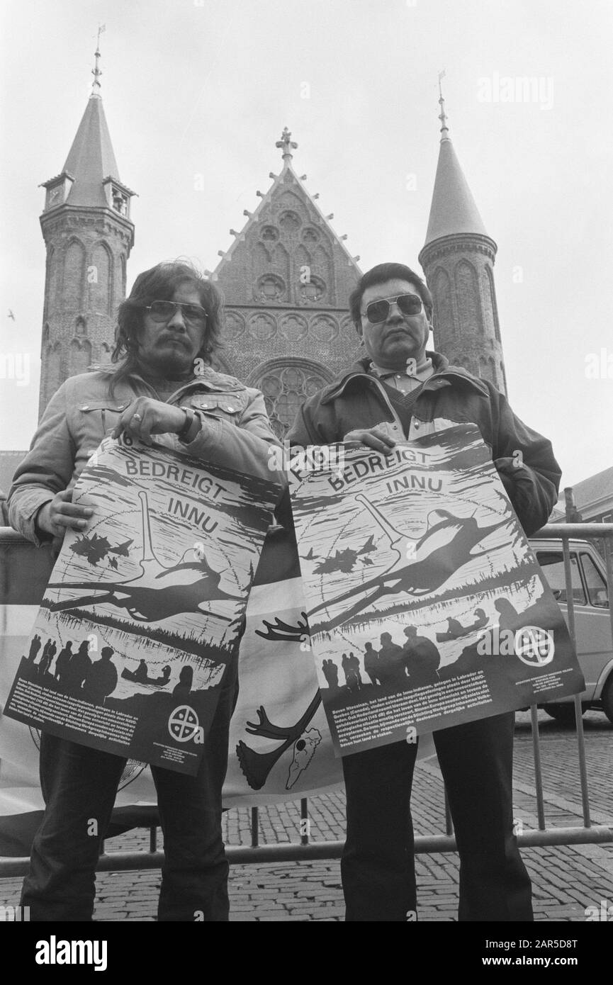 Indigenous people protest canada Black and White Stock Photos & Images ...