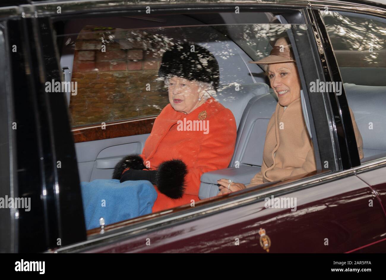 Queen Elizabeth II with opera singer Dame Kiri Te Kanawa after ...