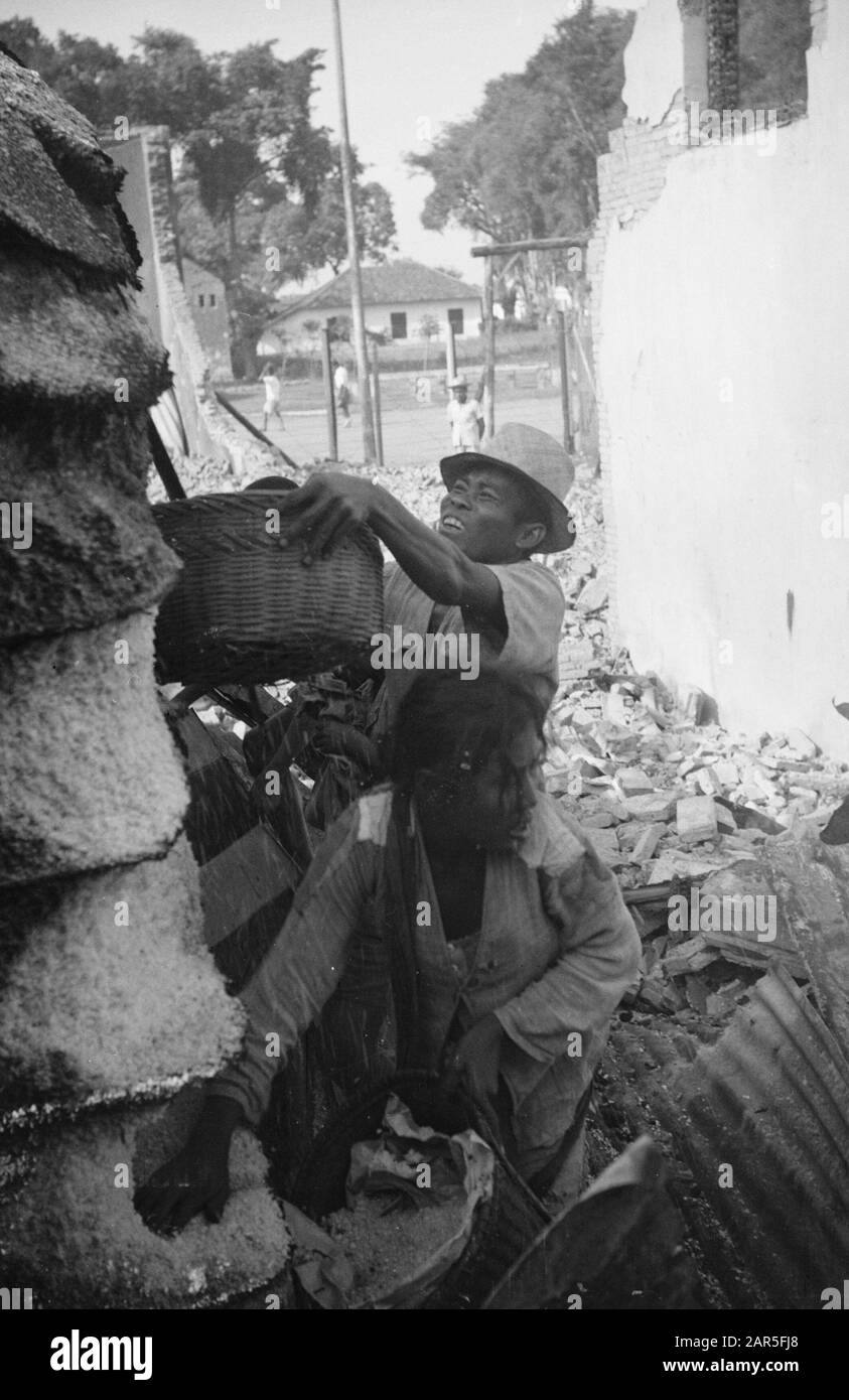 Dressed in rags hi-res stock photography and images - Alamy