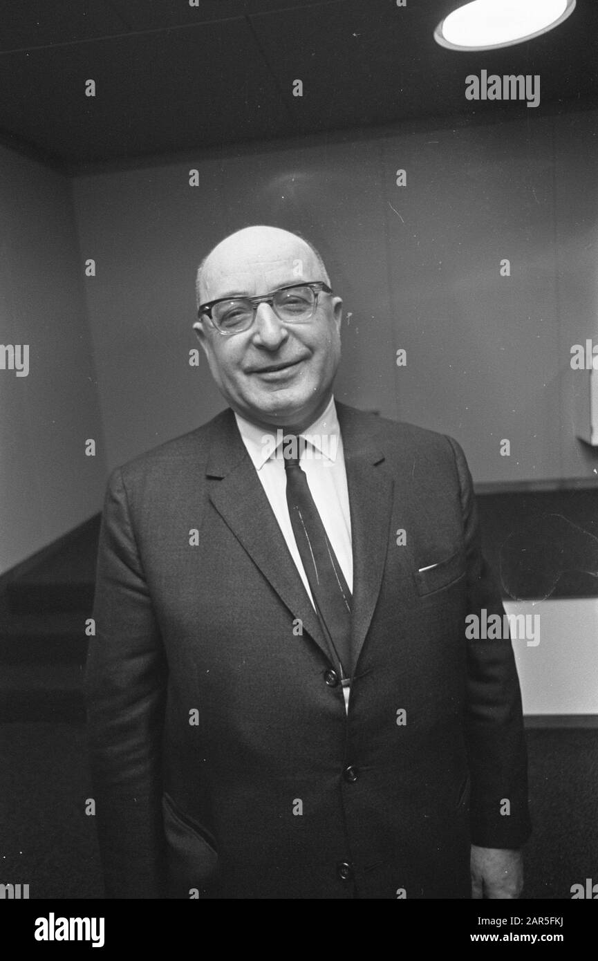 Sapir gave press conference hi-res stock photography and images - Alamy