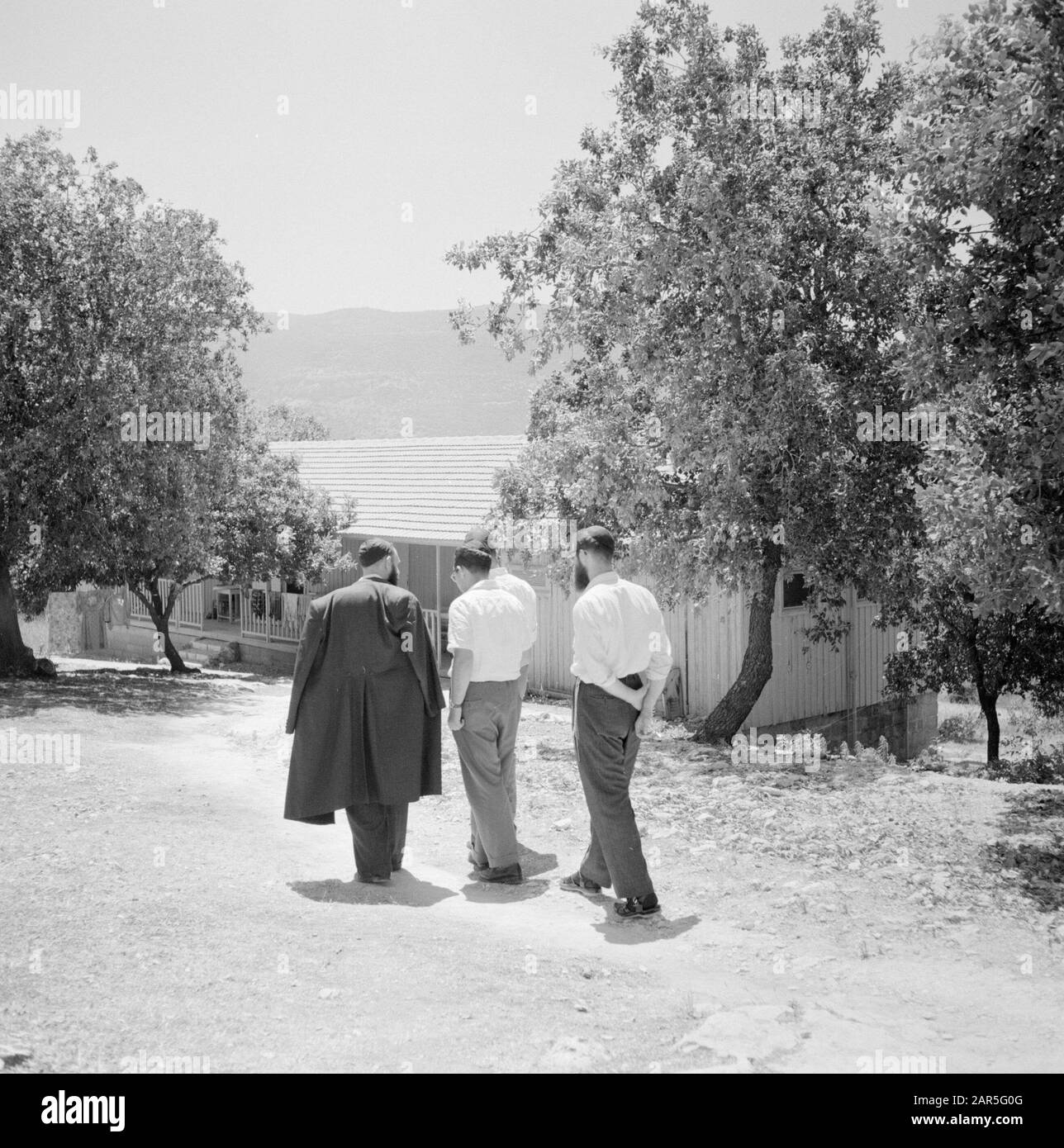 Hasidim Black and White Stock Photos & Images - Alamy
