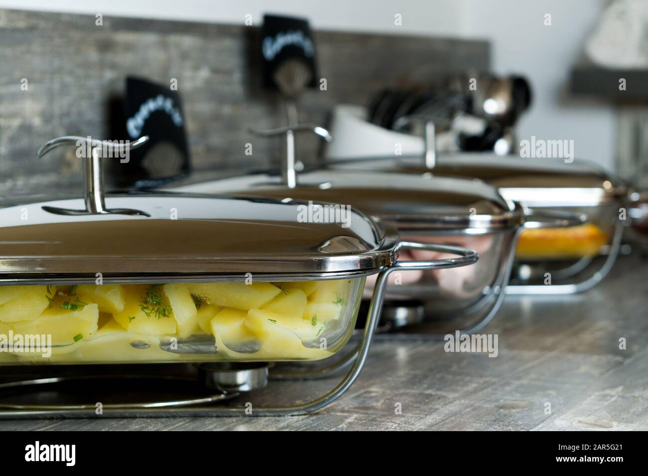 Hand serving covered plate hi-res stock photography and images - Alamy