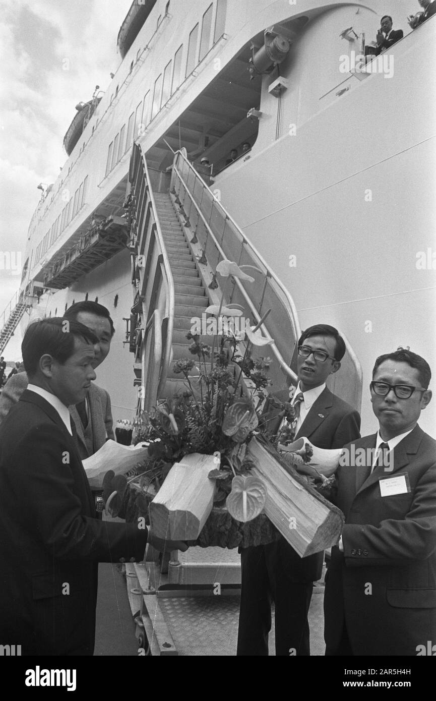 Japanese exhibition ship Shin Sakura Maru in Amsterdam Date: 23 August ...