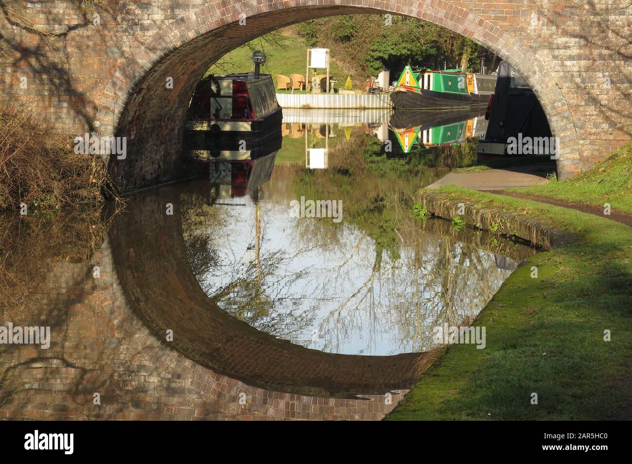 Cargo narrowboats hi-res stock photography and images - Alamy
