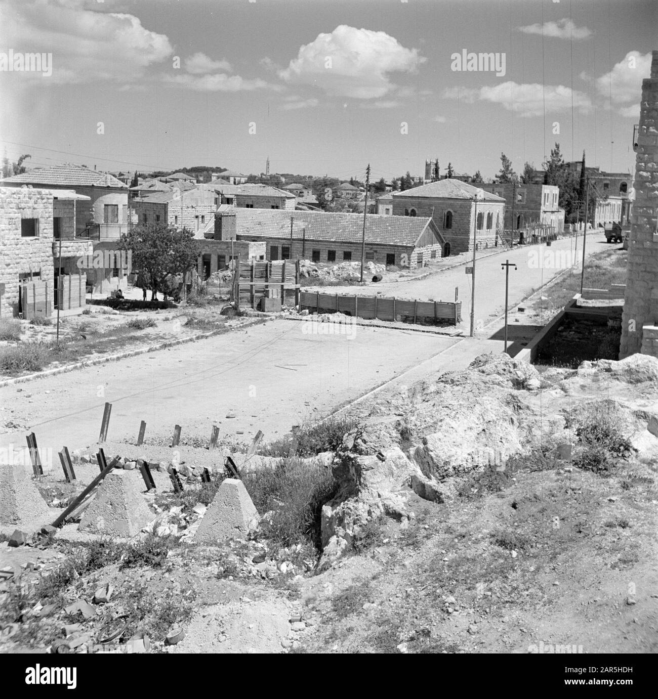 Israeli jordanian border in jerusalem hi-res stock photography and ...