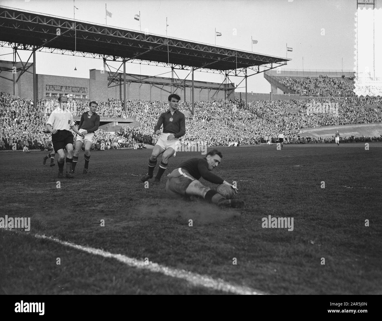 Football Hungarian team against Amsterdam team 4-1 Date: May 14, 1954 ...