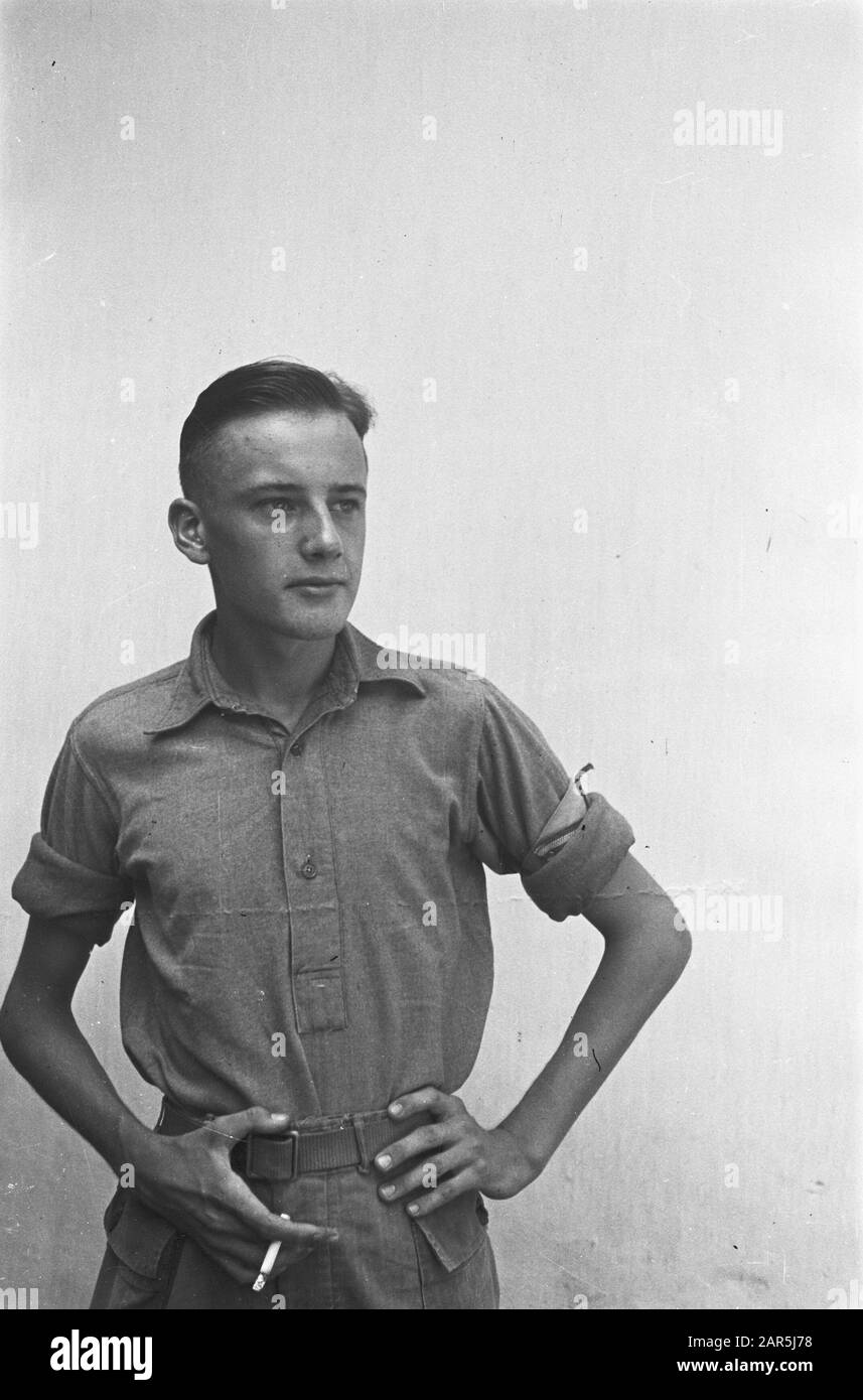 Man in shirt sleeves Black and White Stock Photos & Images - Alamy