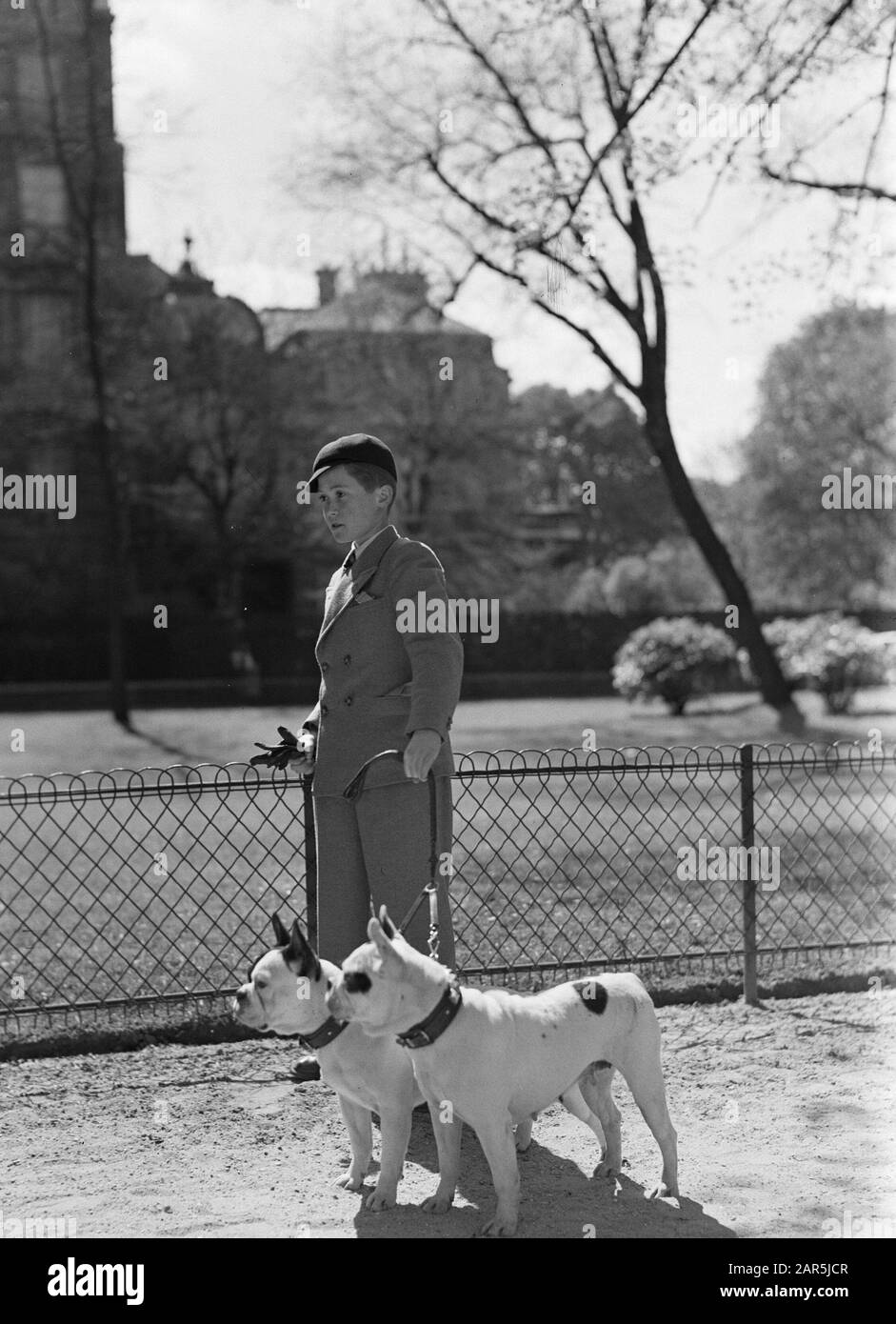 1930s paris boy hi-res stock photography and images - Alamy