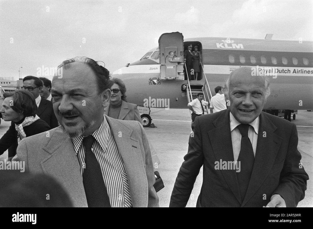 Prime Minister Anker Jorgensen from Denmark greeted at Schiphol by Joop ...