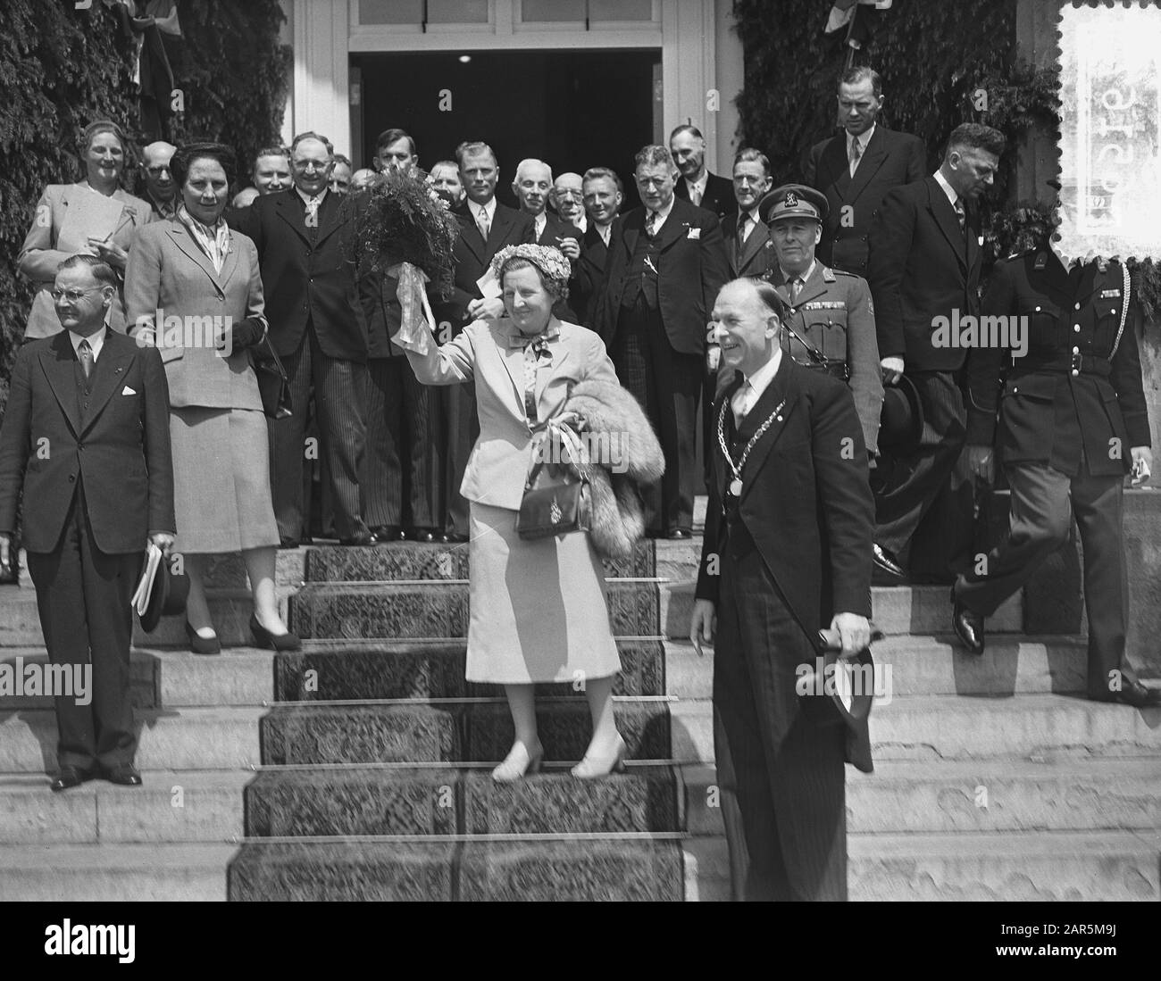 Queen tour 1954 Black and White Stock Photos & Images - Alamy