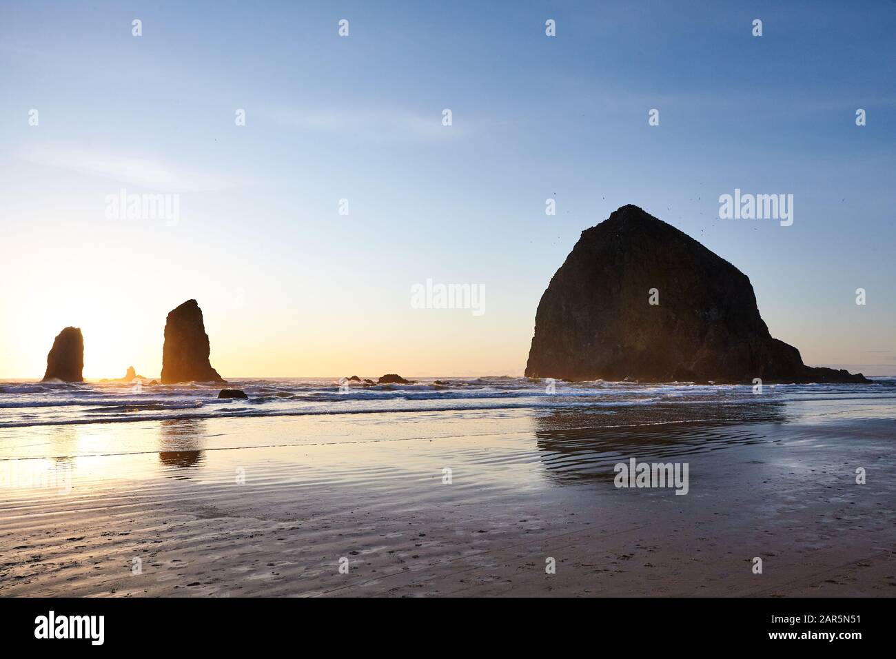 Famous Haystack Rock on the rocky shoreline of the Pacific Ocean Stock ...