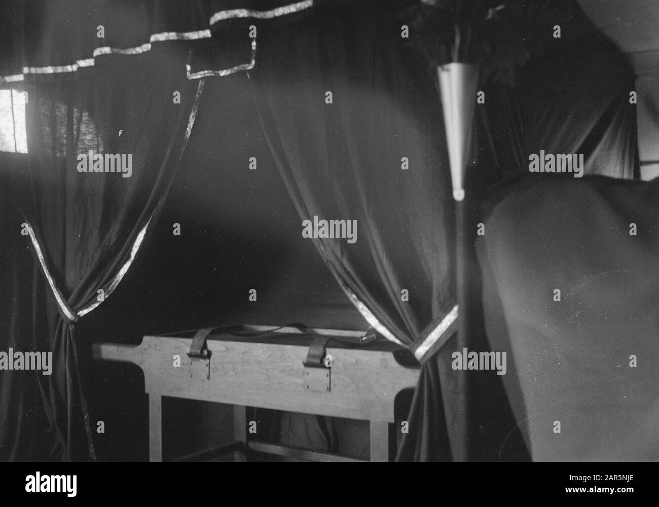 Shipping remains Siamese prince Paribatra [katafalk behind dark ...