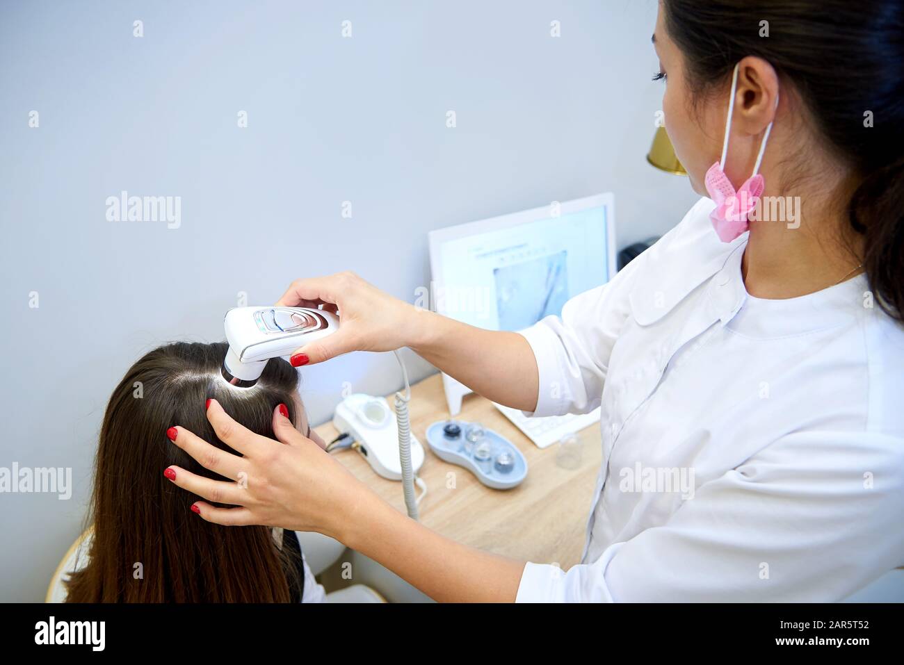 Diagnostic complex for microscopic examination of hair and skin of the ...