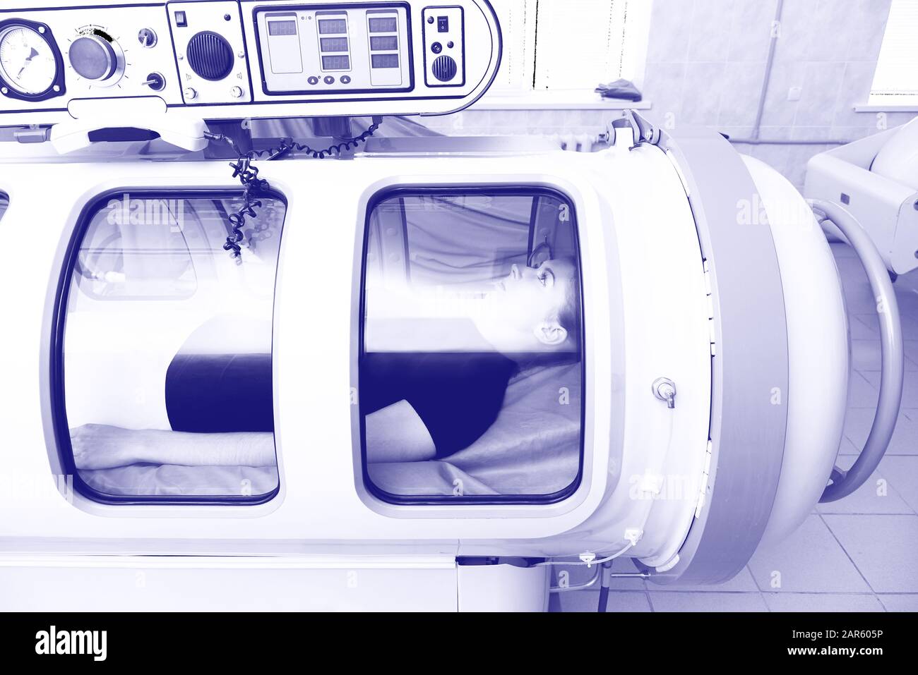 Hospital patient oxygen tank hi-res stock photography and images - Alamy