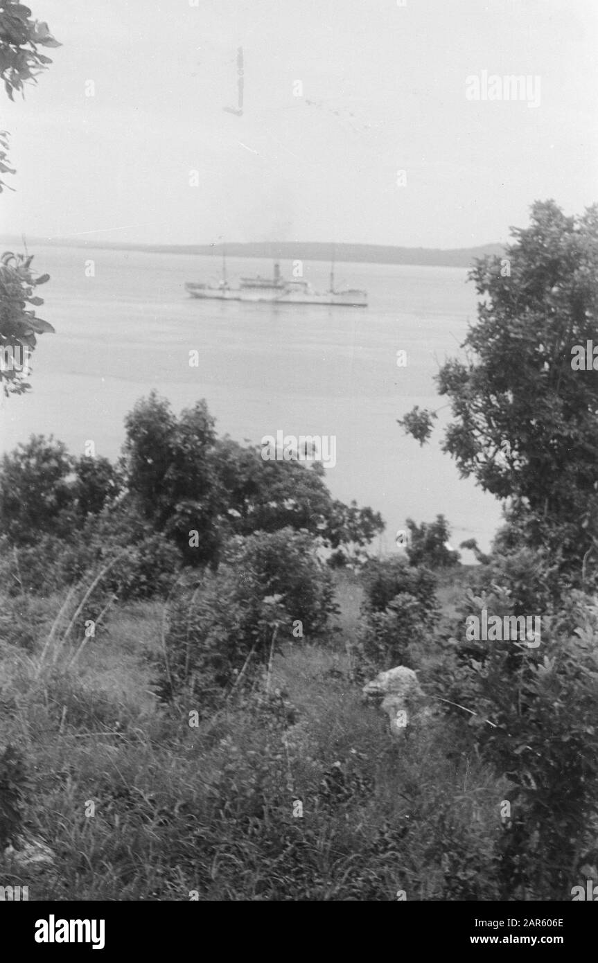 Disembarkation of the ship Tasman at Koepang (Timor) Koepang (Timor ...