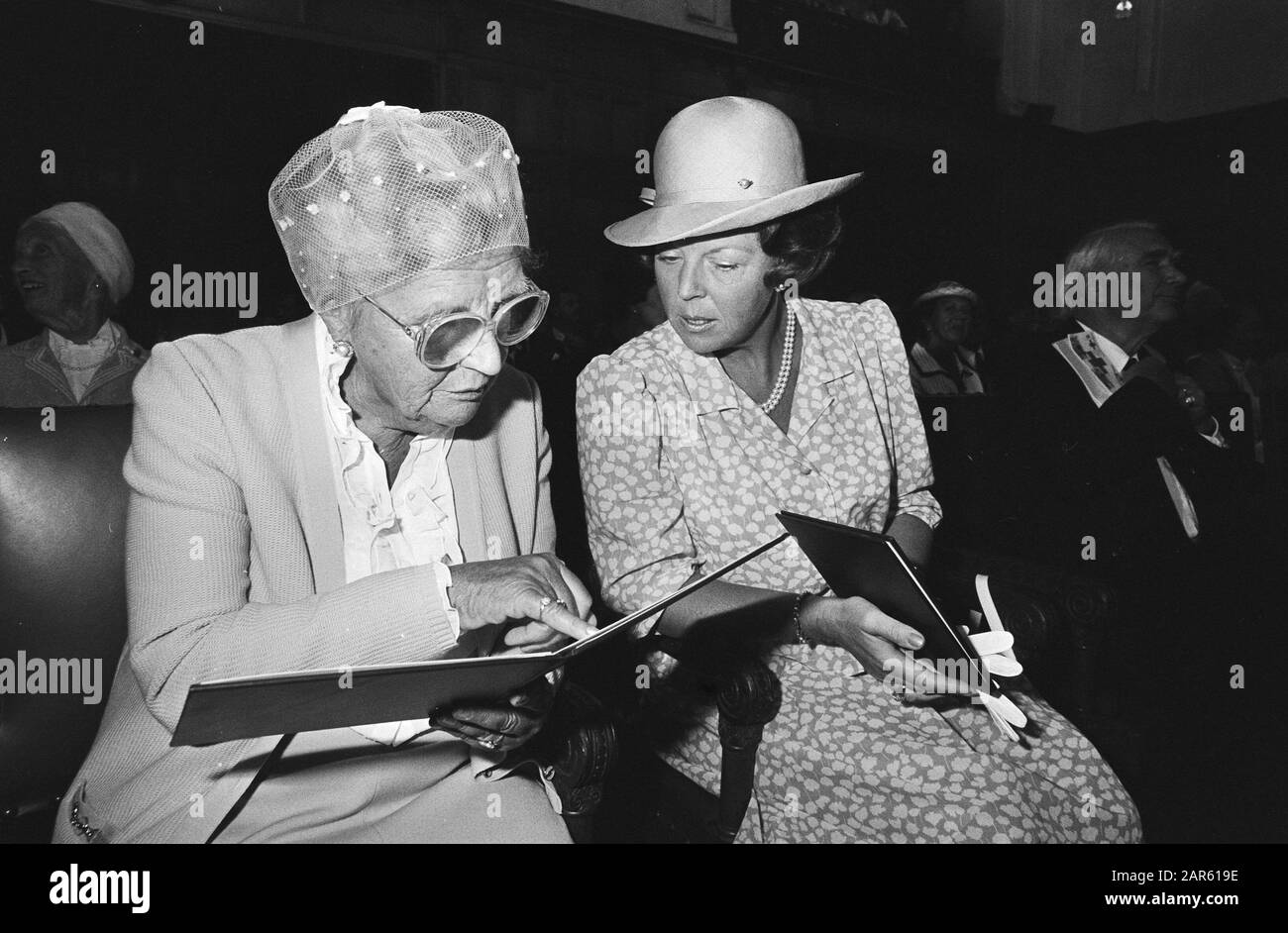 Queen beatrix r hi-res stock photography and images - Alamy