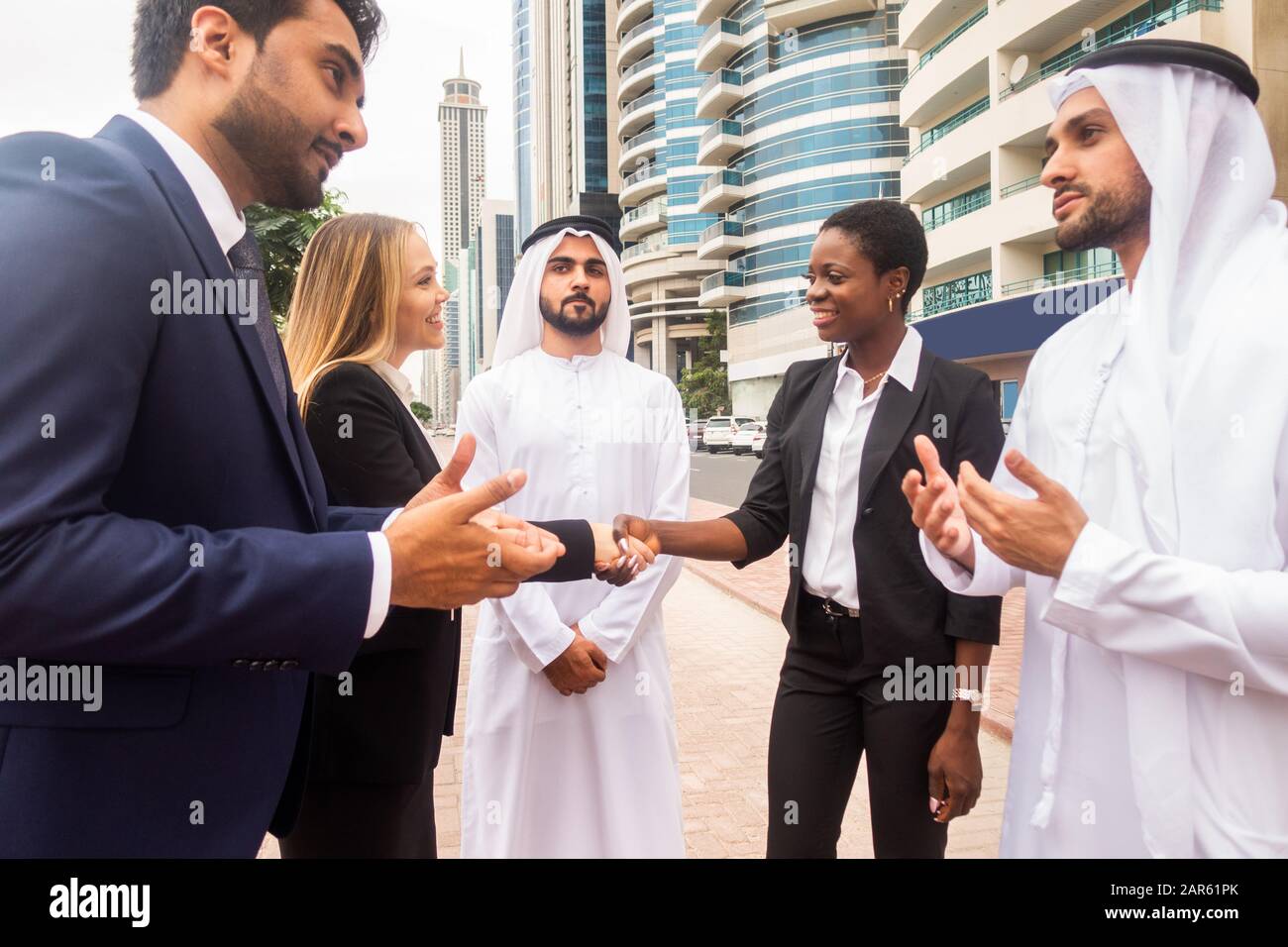 Saudi arabian women walking on road hi-res stock photography and images ...