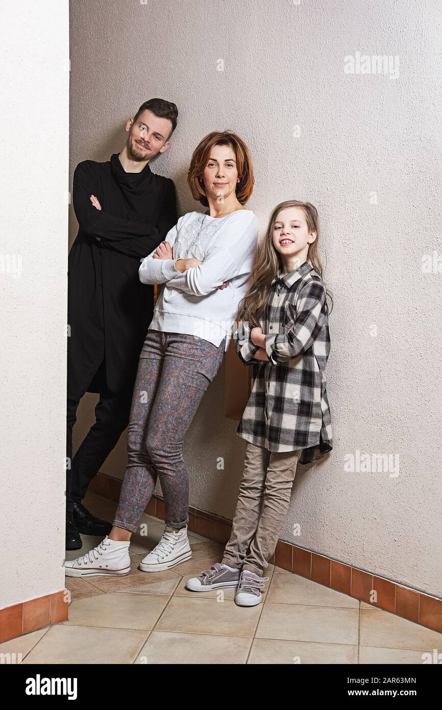 Girl leaning against man hi-res stock photography and images - Alamy