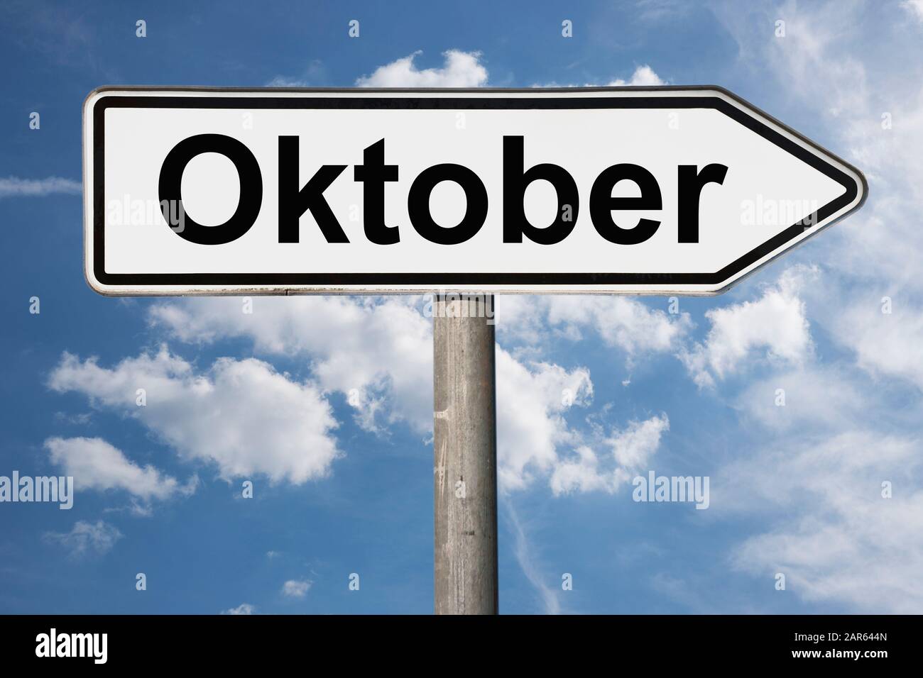 Oktober aussenaufnahme hi-res stock photography and images - Alamy