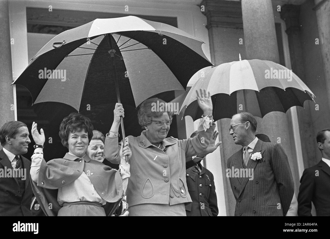 Large waving crowd Black and White Stock Photos & Images - Alamy