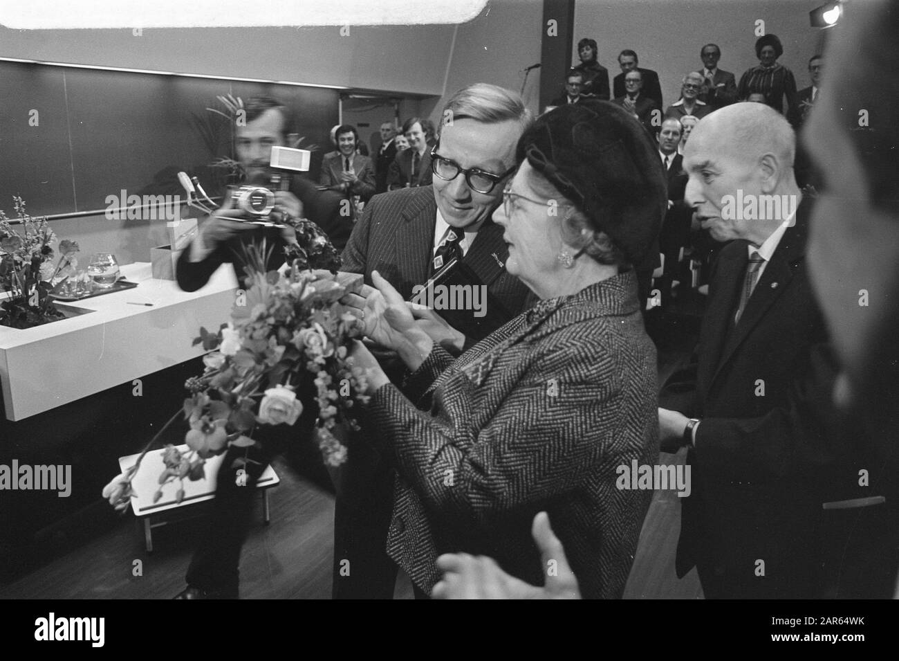 Queen Juliana opens a cardiological clinic Queen Juliana gets a bronze ...