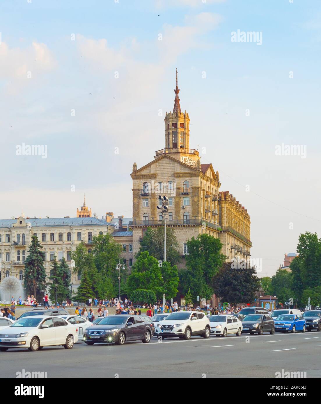 KIEV, UKRAINE - MAY 31, 2019: Traffic jam on a road on Khreschatyk ...