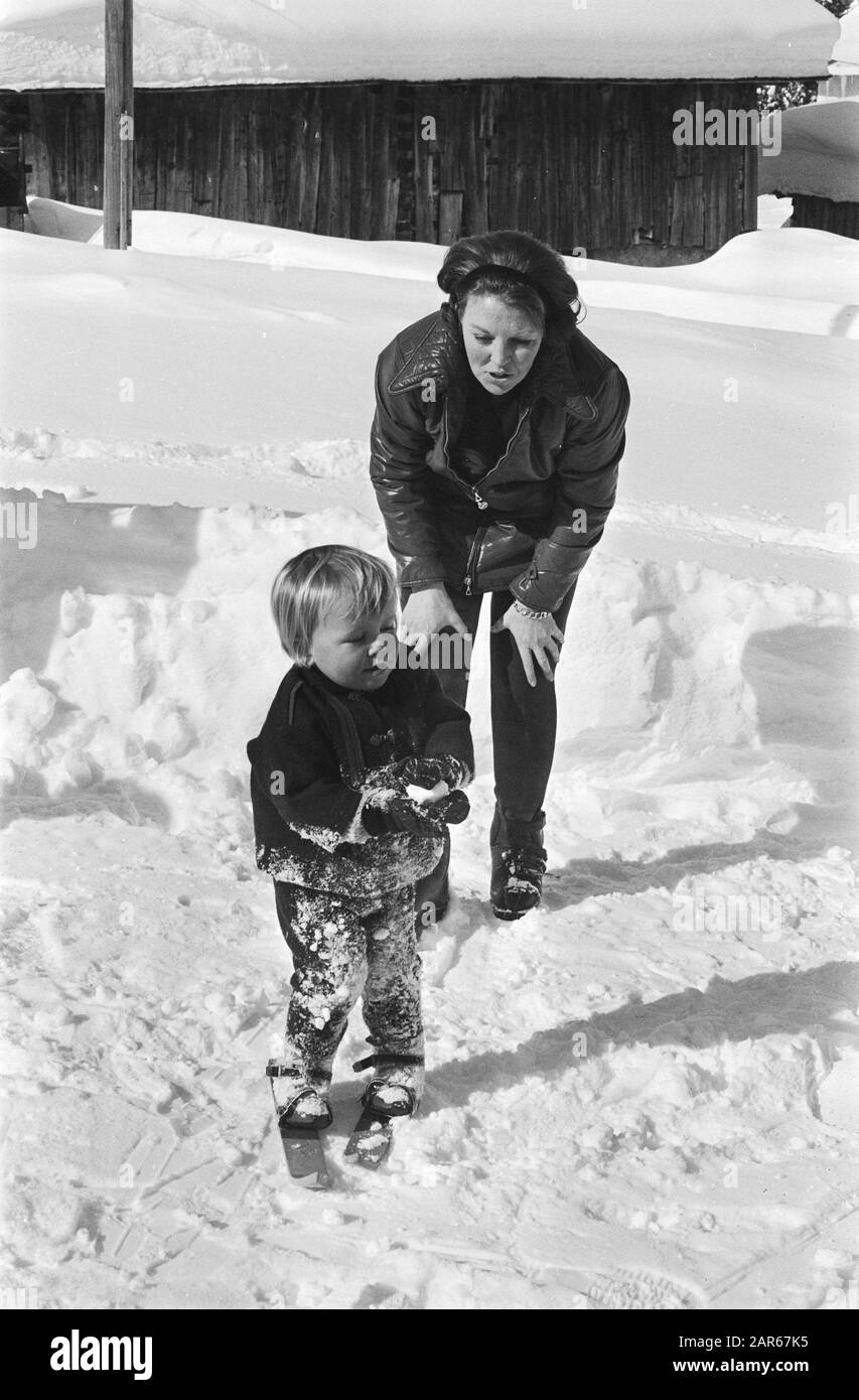 Royal Family for winter holidays in Lech; Princess Beatrix with Prince ...