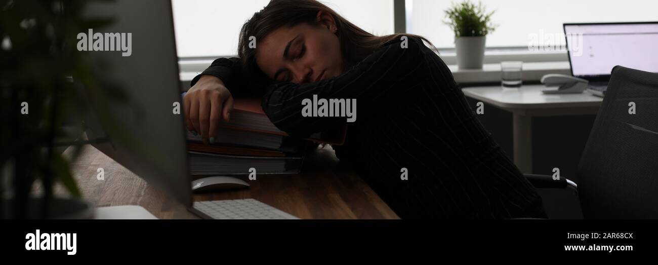 Woman wants to go home and lives at work Stock Photo - Alamy