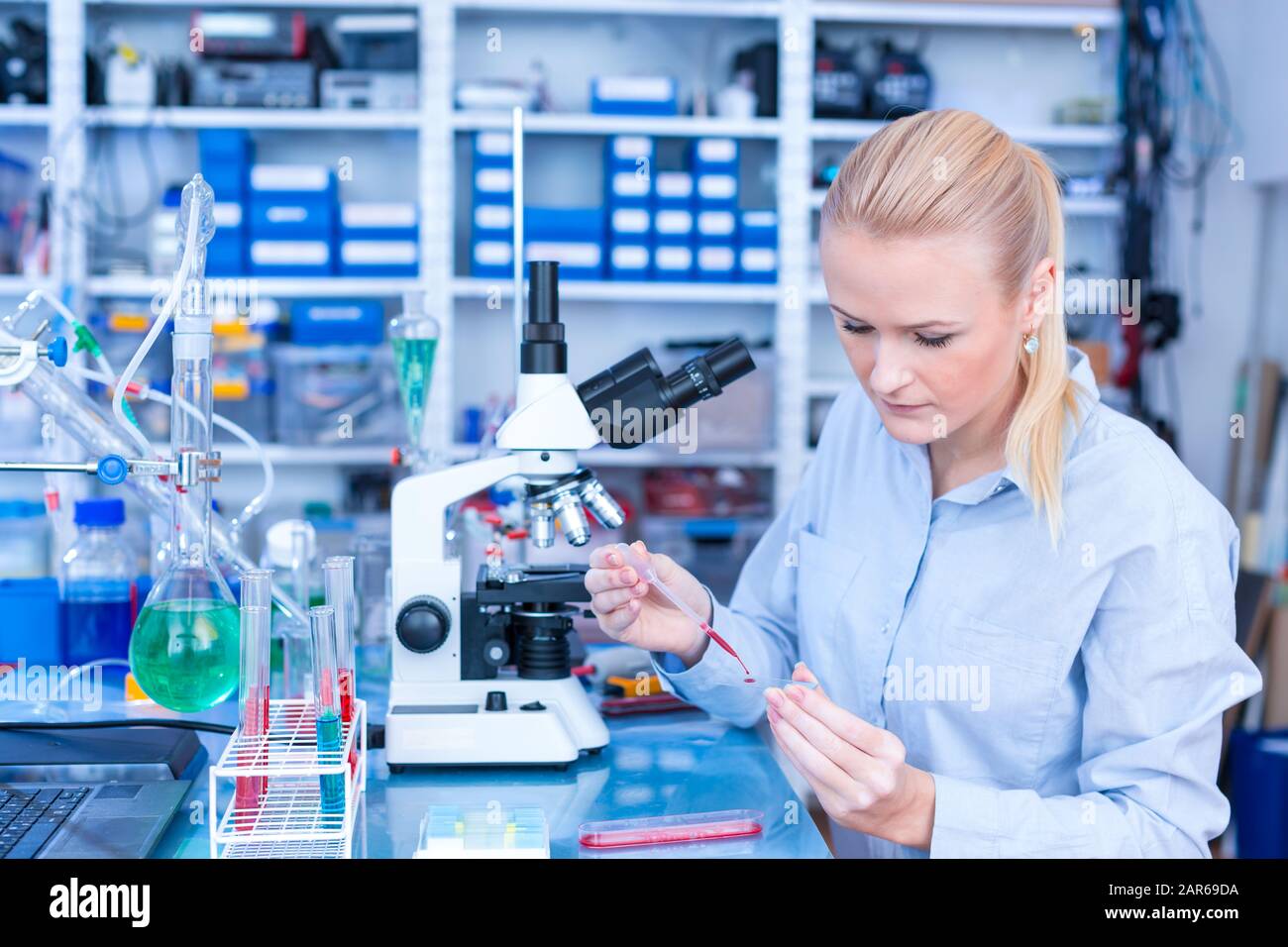 Polarizing microscope hi-res stock photography and images - Alamy