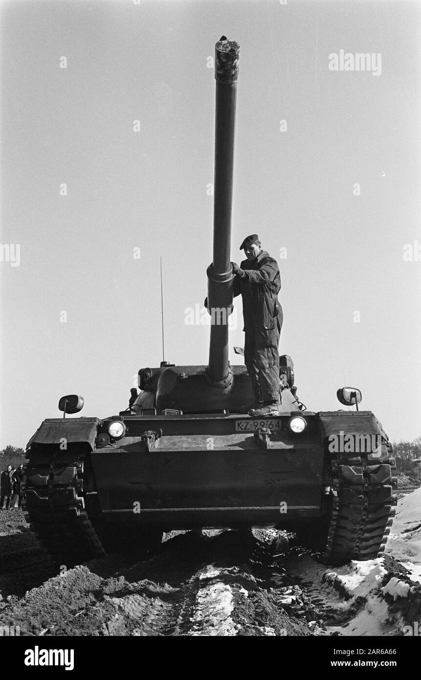 Army tests tanks hi-res stock photography and images - Alamy