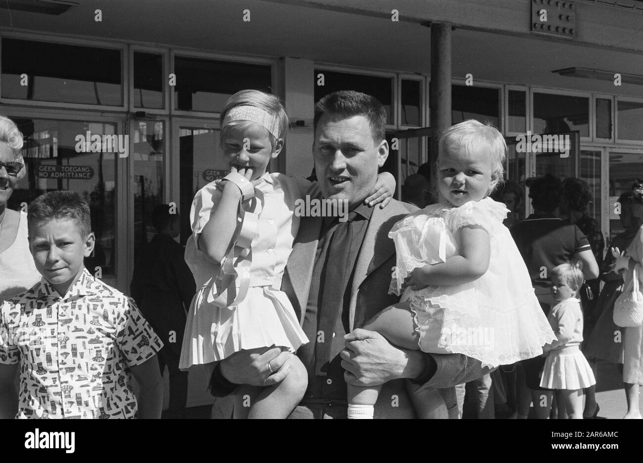 Leen Jansen again in the midst of his family Date: June 8, 1962 ...