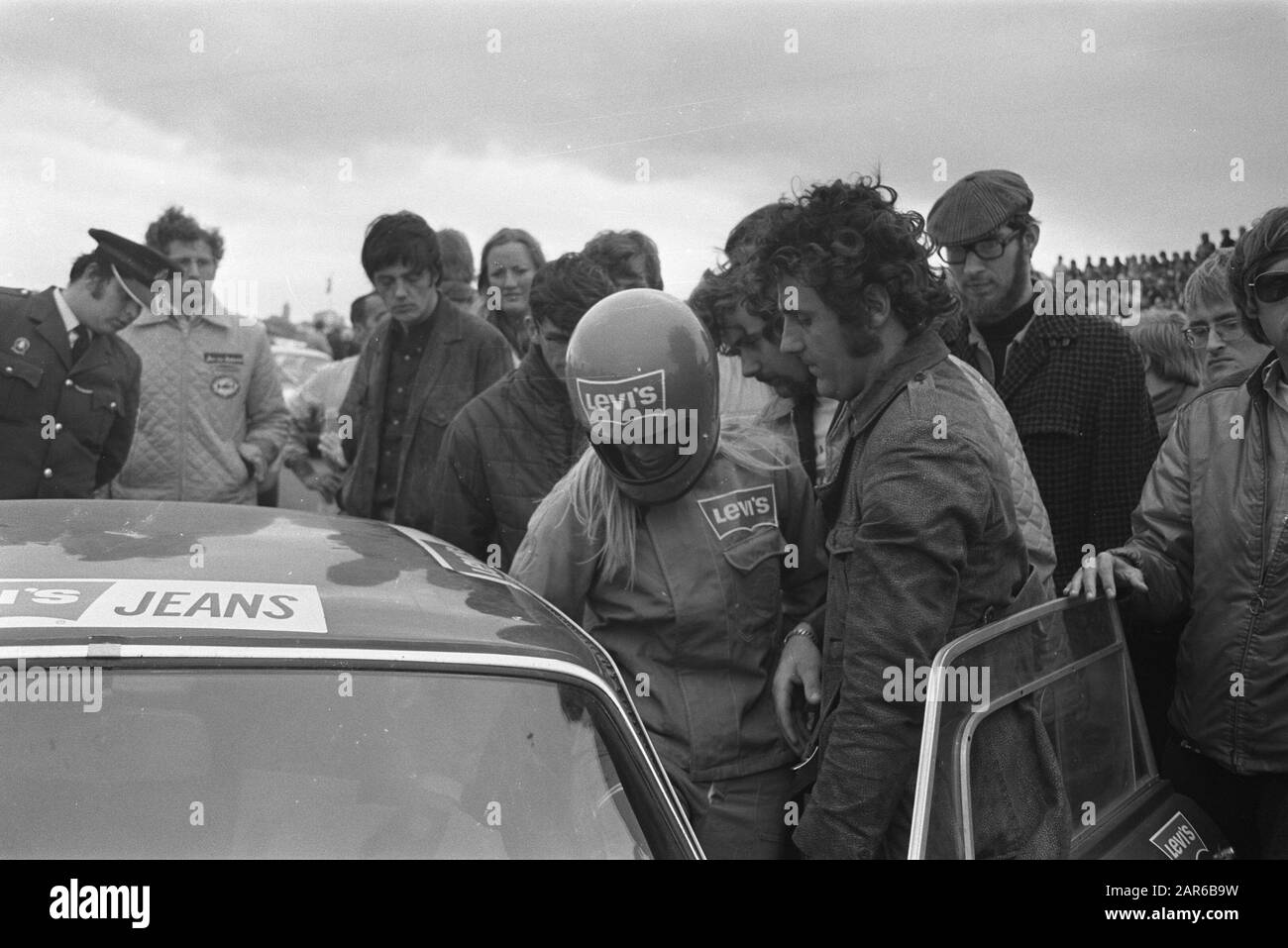 Liane Engeman with Toine Hezemans for the race at car races for ...