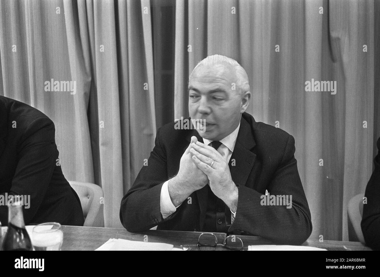 Government health insurance policy Black and White Stock Photos ...