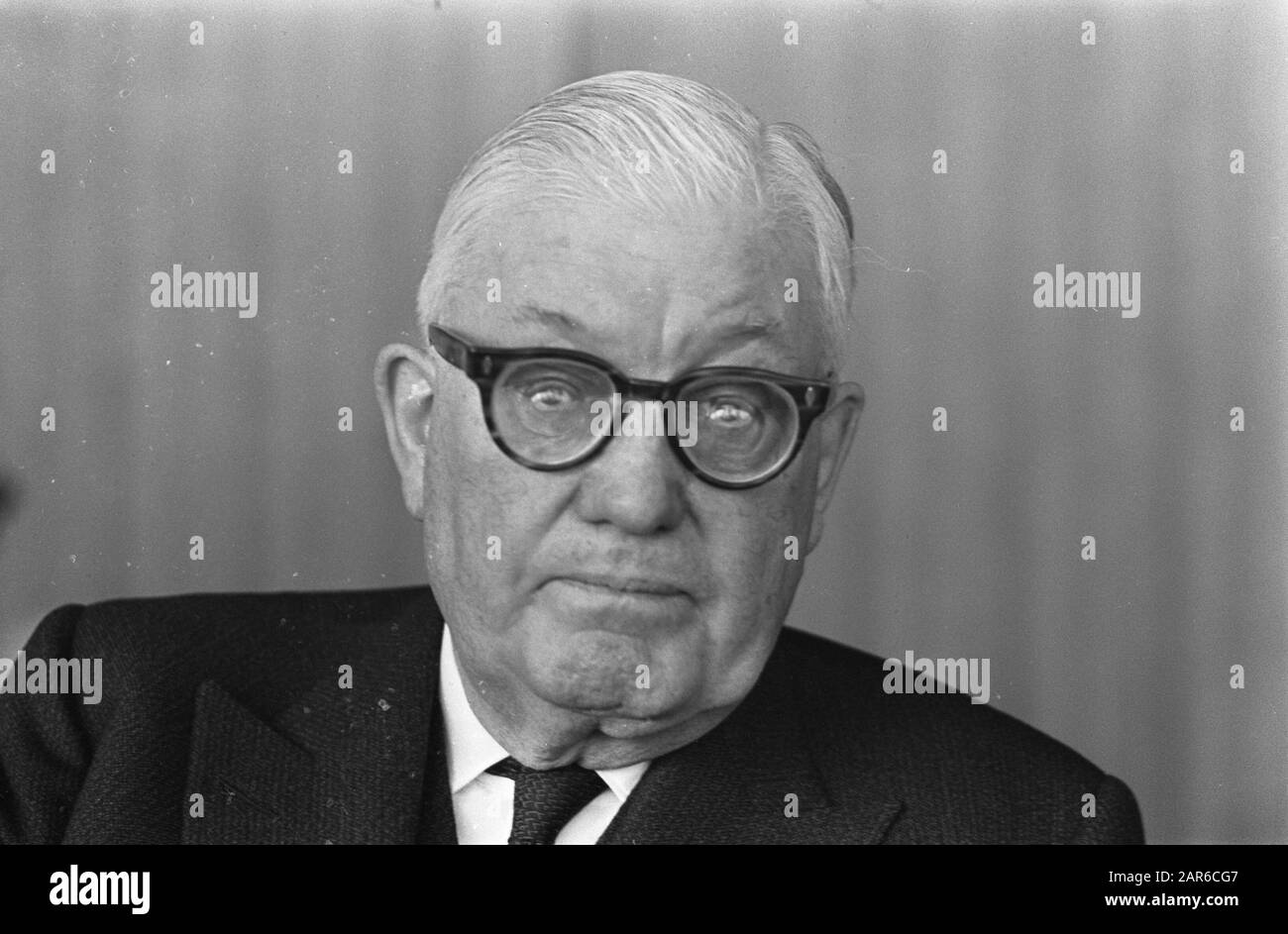 Lord Thomson guest at Foreign Press Association in Hilton Hotel. Lord ...