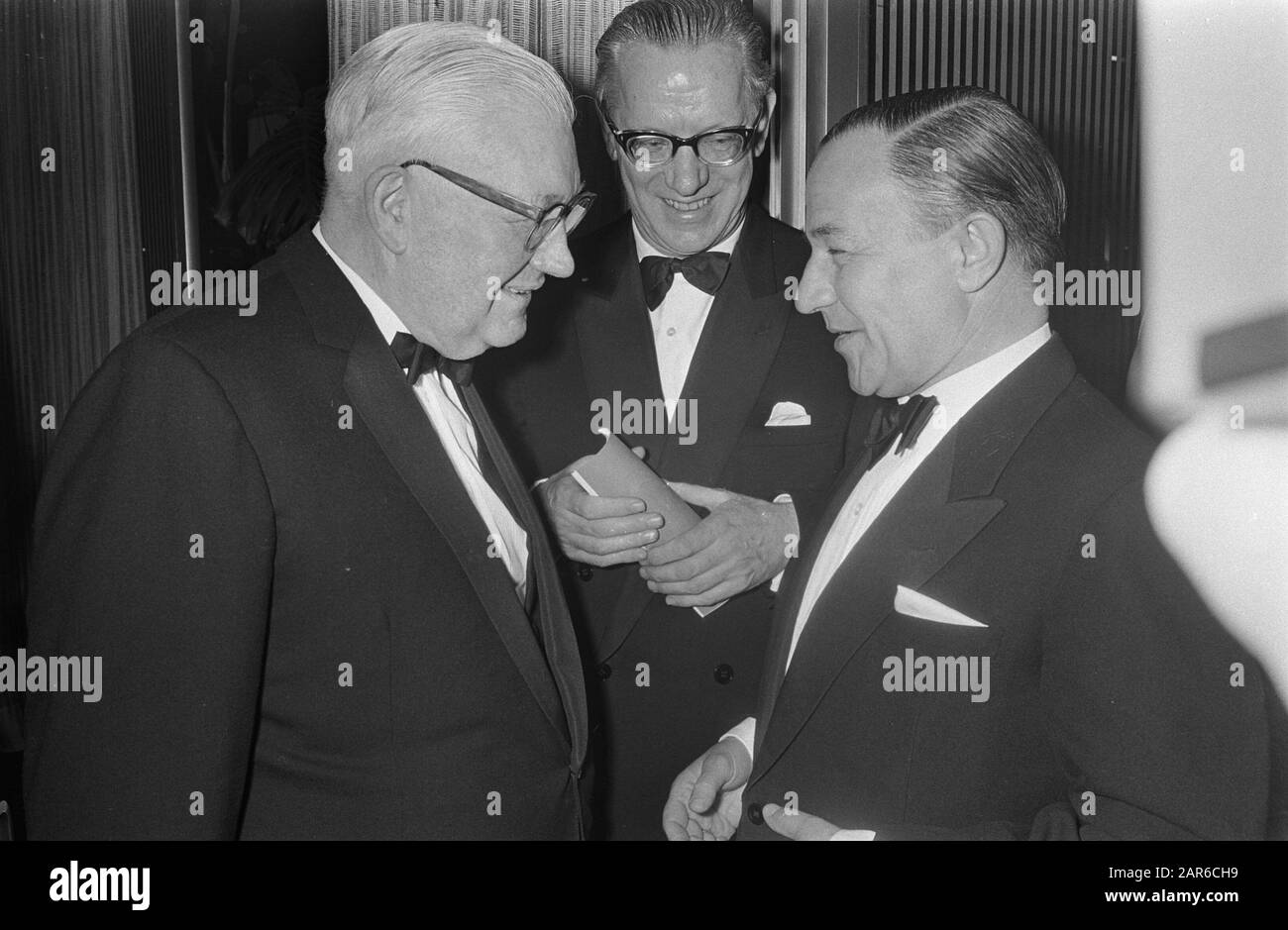 Lord Thomson guest at Foreign Press Association in Hilton Hotel. Lord ...