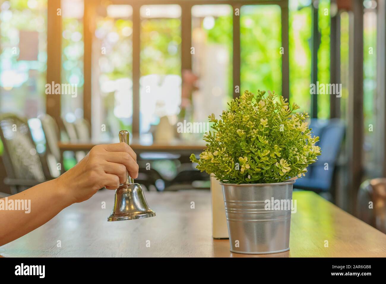 Restaurant signal waiter hi-res stock photography and images - Alamy