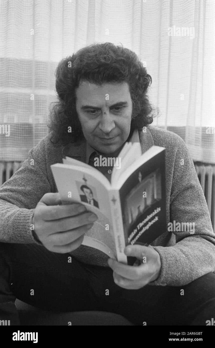 Mikis theodorakis presents hi-res stock photography and images - Alamy