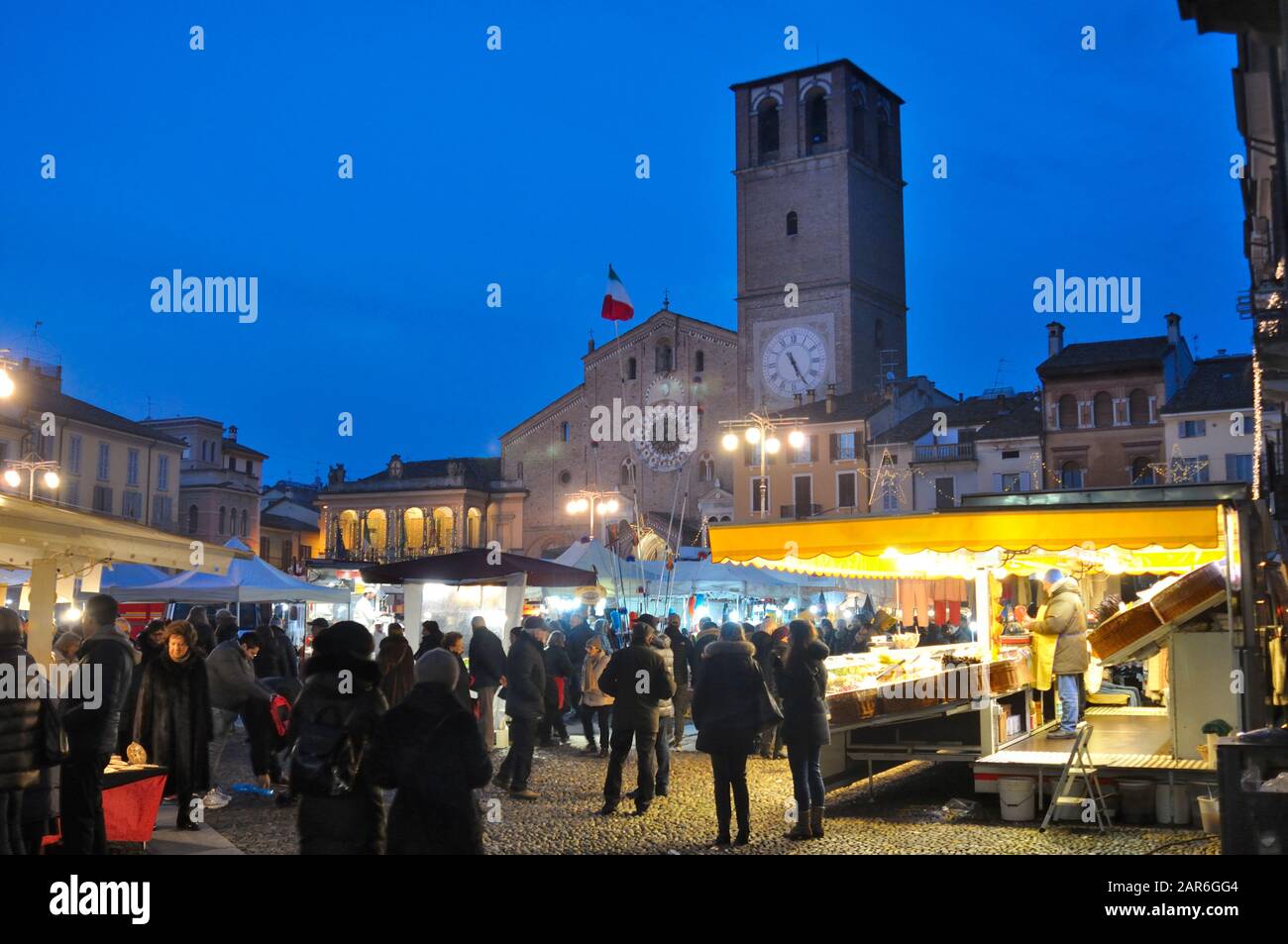 Lodi square hi-res stock photography and images - Alamy
